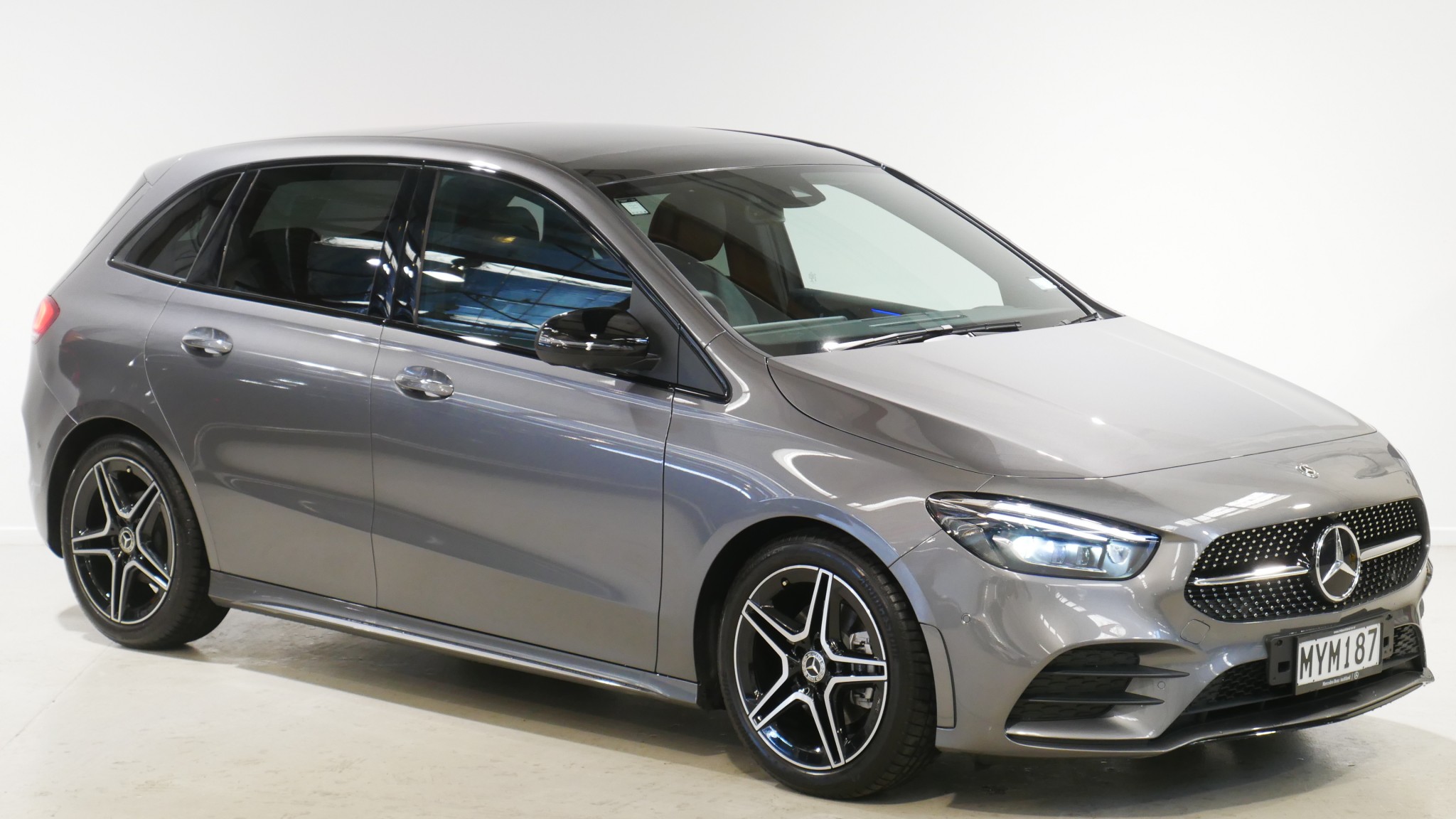 Mercedes-Benz B 180 2020 | B180 AMG line