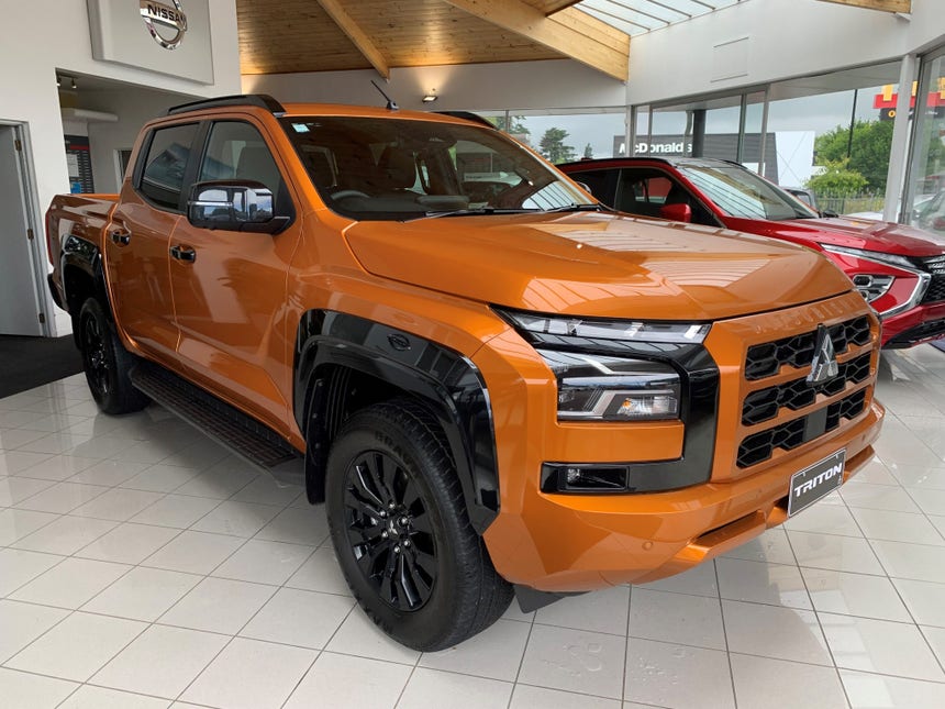 Mitsubishi Triton 2024 | DC VRX 4WD 6AT 2.4DT