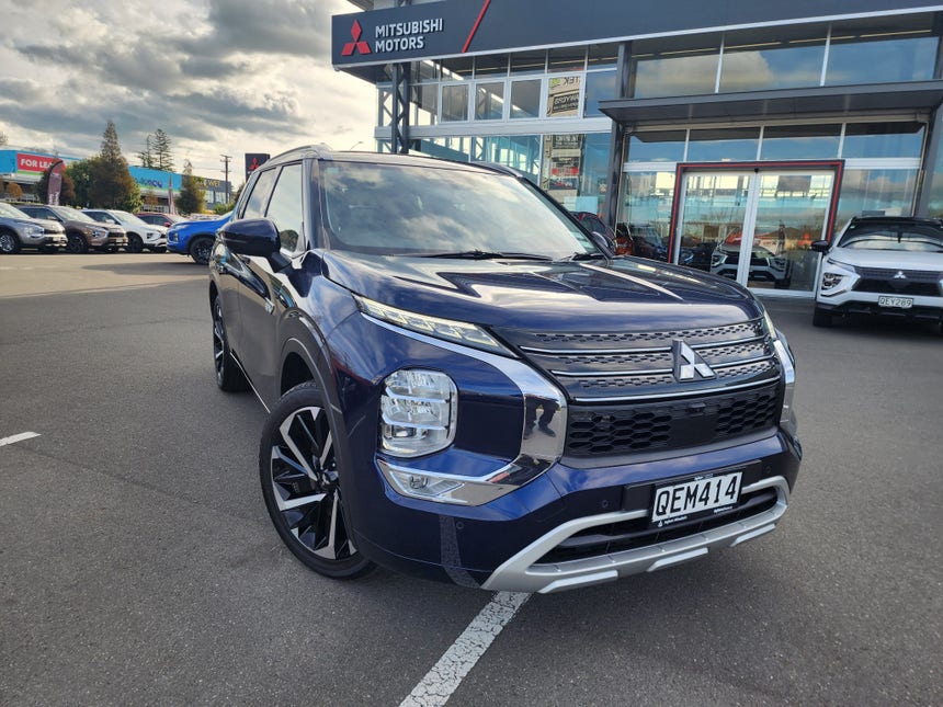 Mitsubishi Outlander 2023 | VRX PHEV 4WD 7 Seats