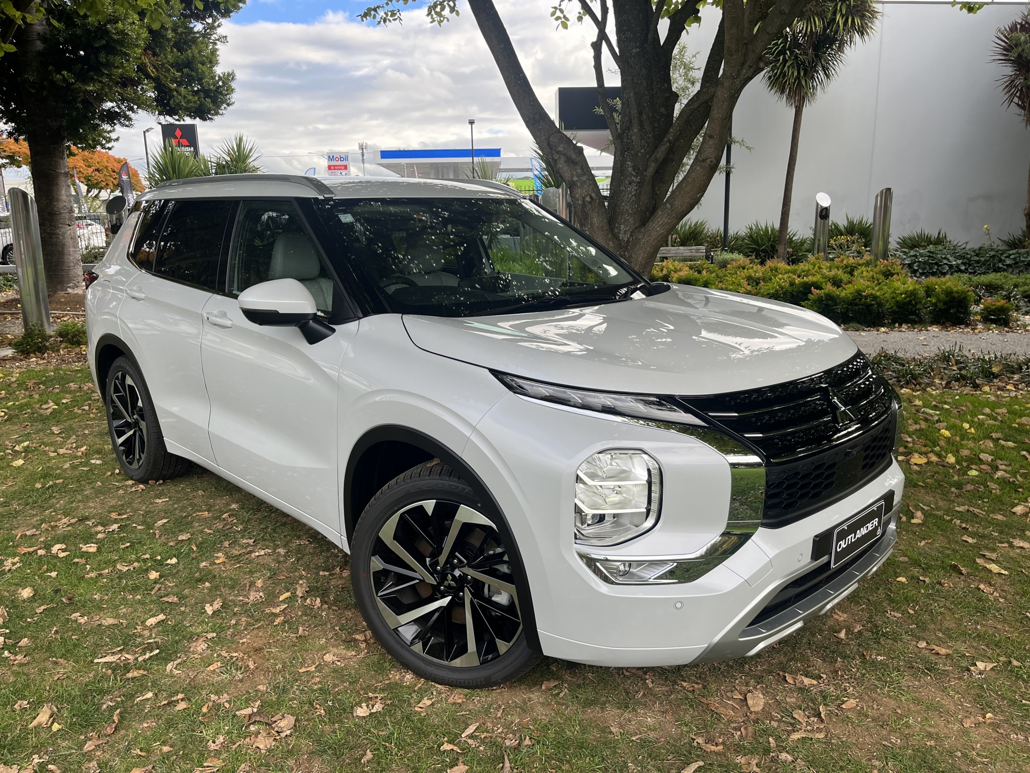 Mitsubishi Outlander 2024 | VRX 2.5P/CVT 7 SEAT AUTO 2WD LEATHER PETROL