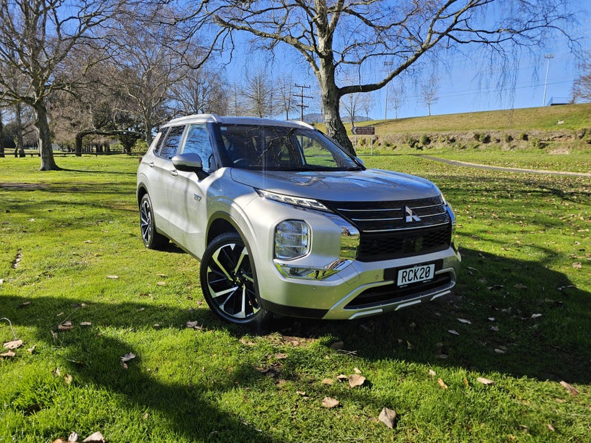 Mitsubishi Outlander 2025 | XLS PHEV/4WD/AT