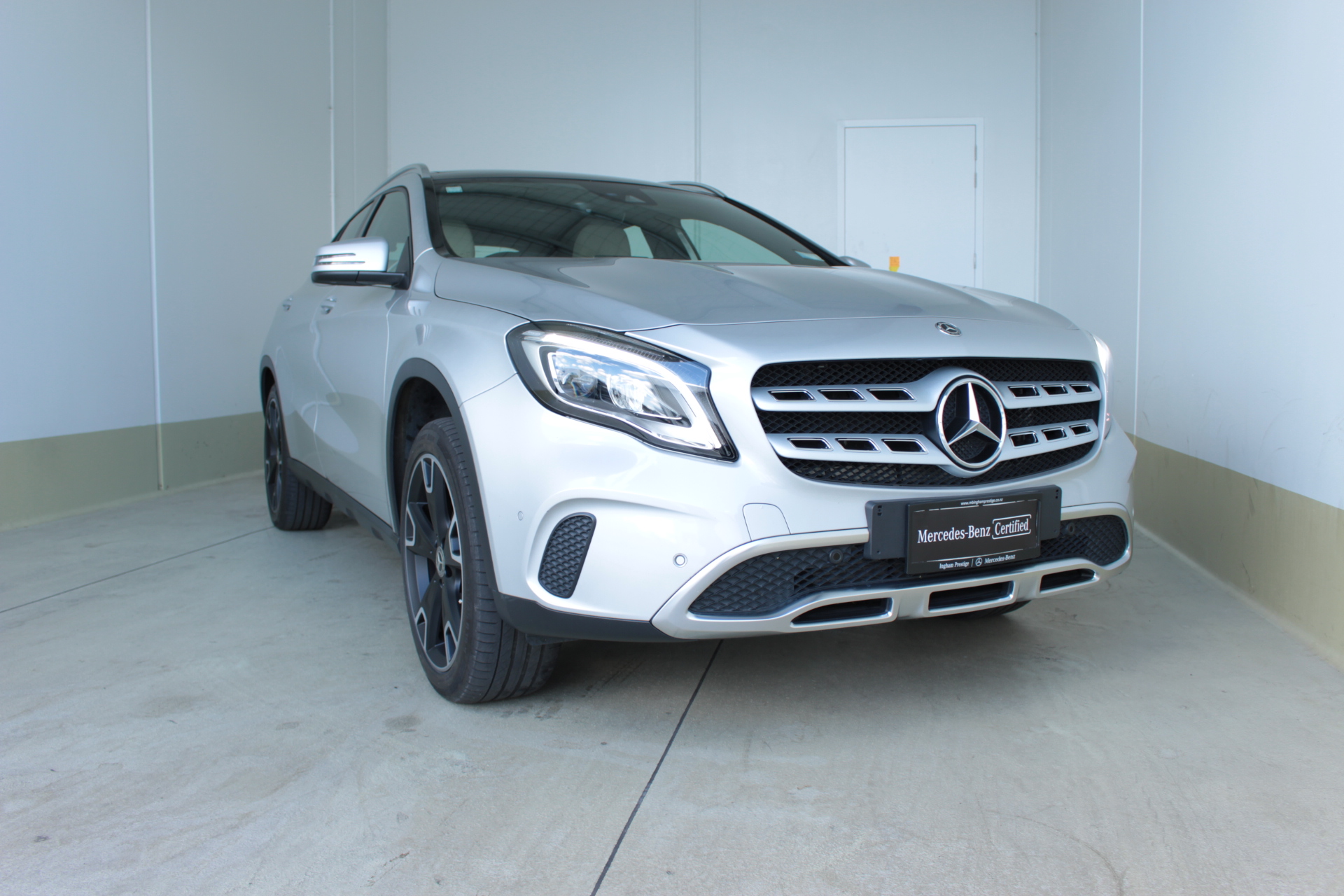 Mercedes-Benz GLA 250 2017 | 2.0L Turbocharged, 4Matic All Wheel Drive.