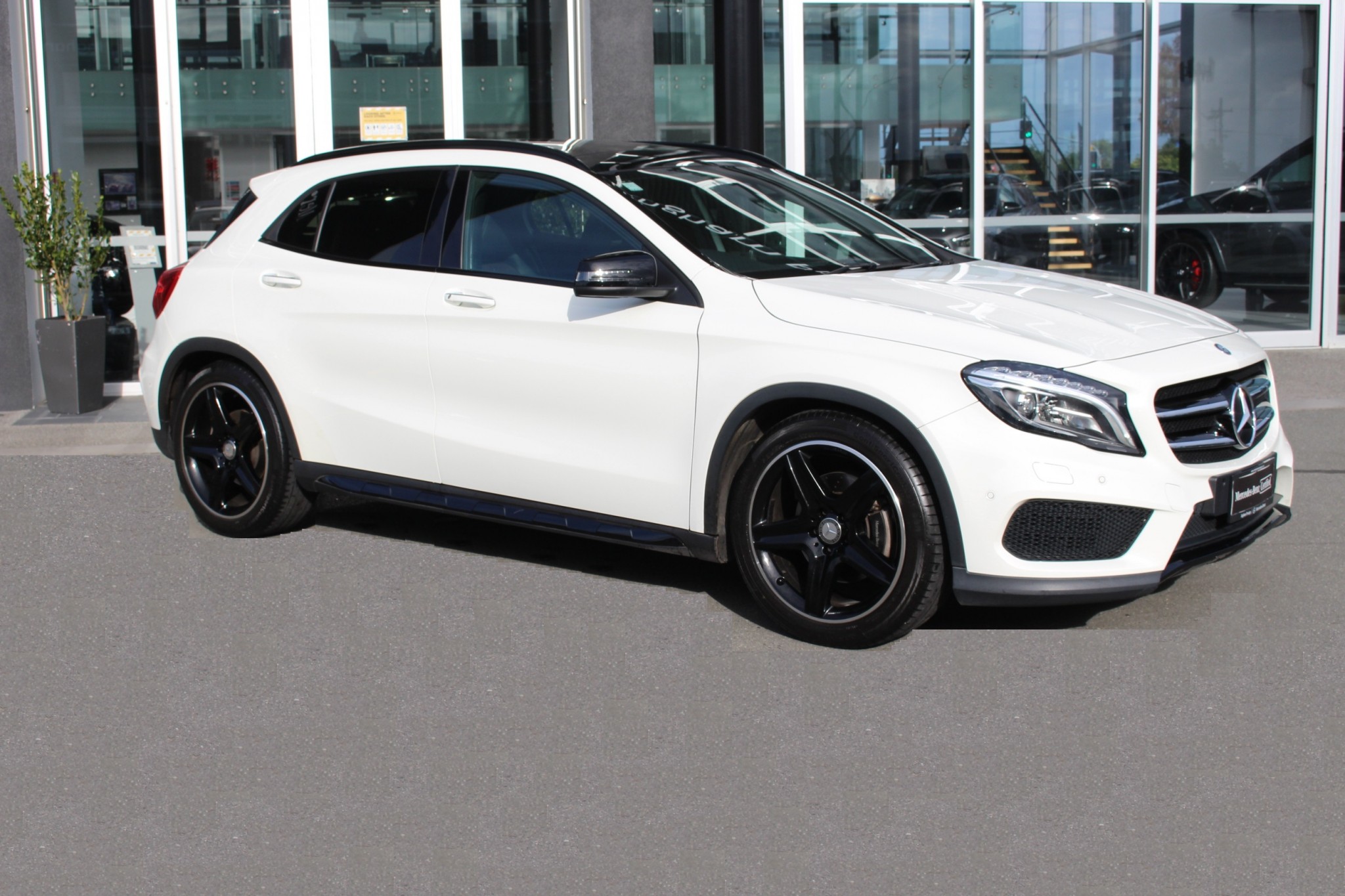 Mercedes-Benz GLA 250 2017 | 2.0L Turbocharged, 4Matic - All Wheel Drive