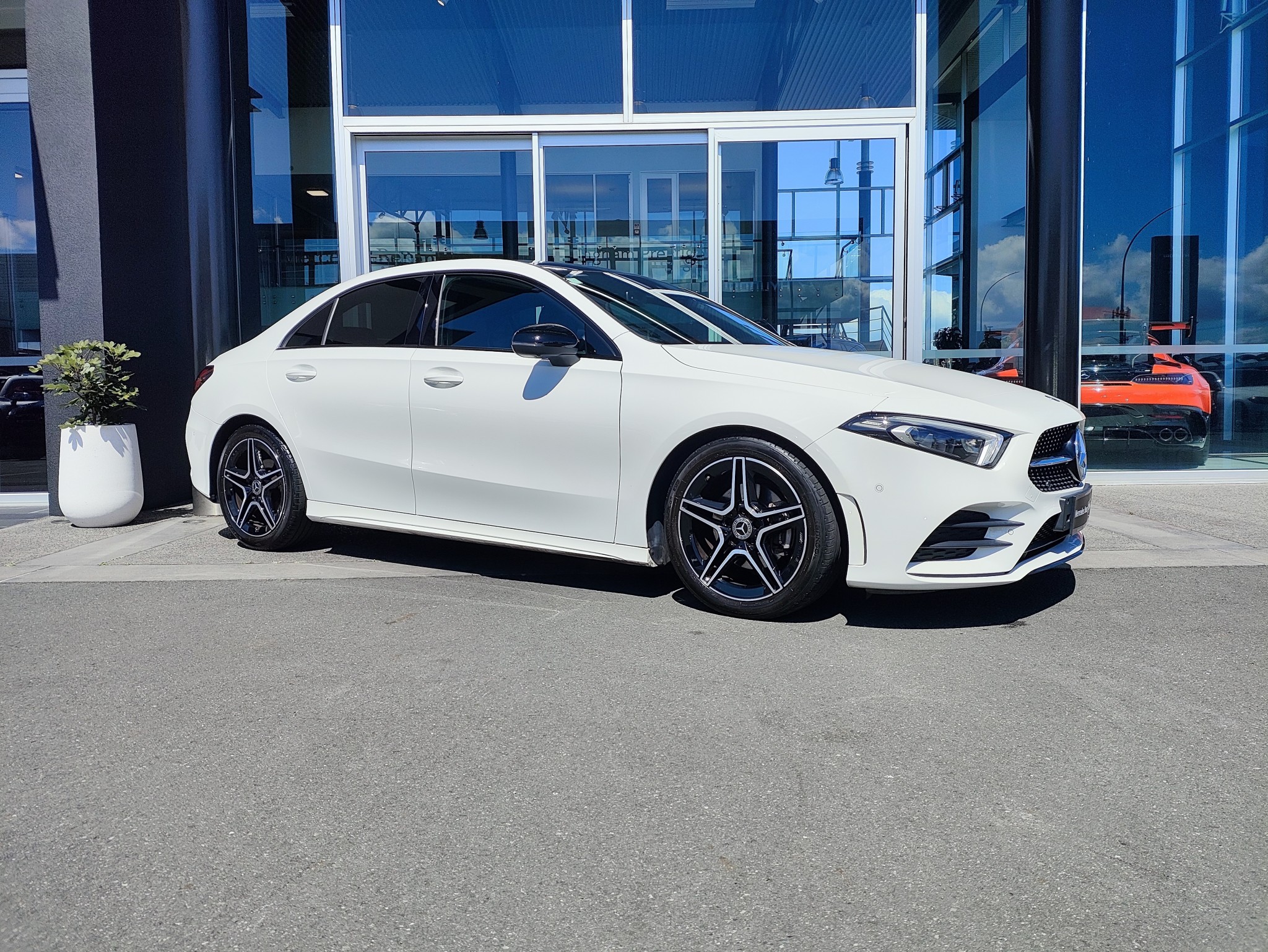 Mercedes-Benz A180 2020 | AMG LINE 1.3L Turbo A180