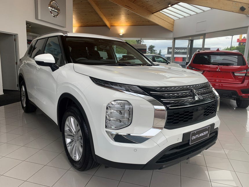 Mitsubishi Outlander 2024 | LS 2.5P/CVT