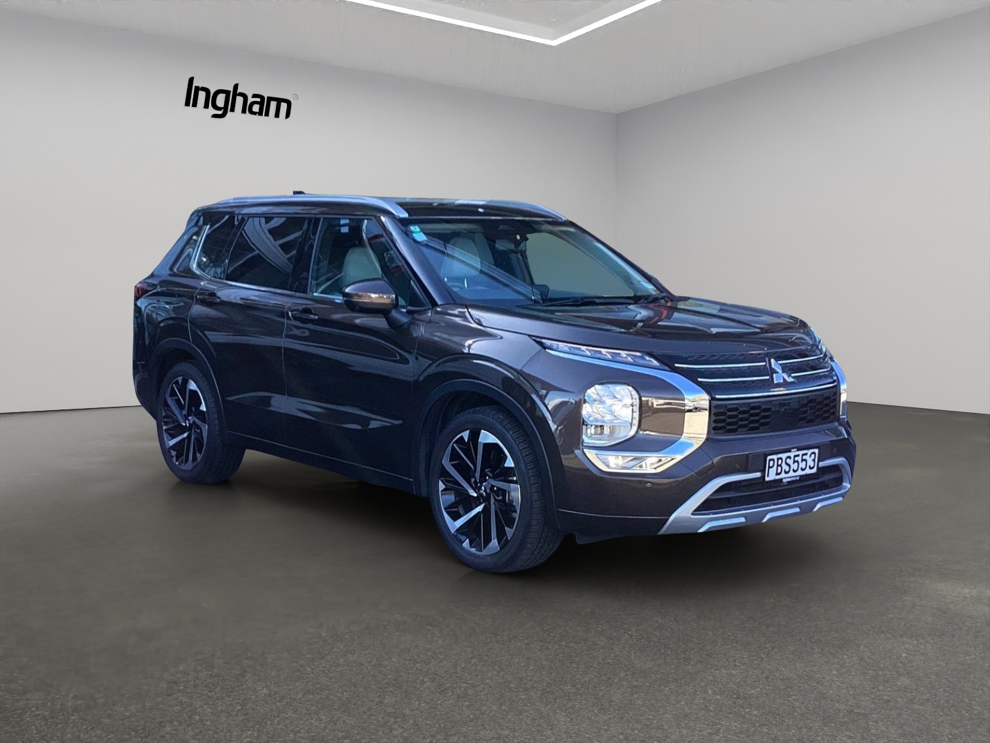 Mitsubishi Outlander 2022 | VRX, AWD, 2.5L Petrol, CVT, 7 Seat, SUV.