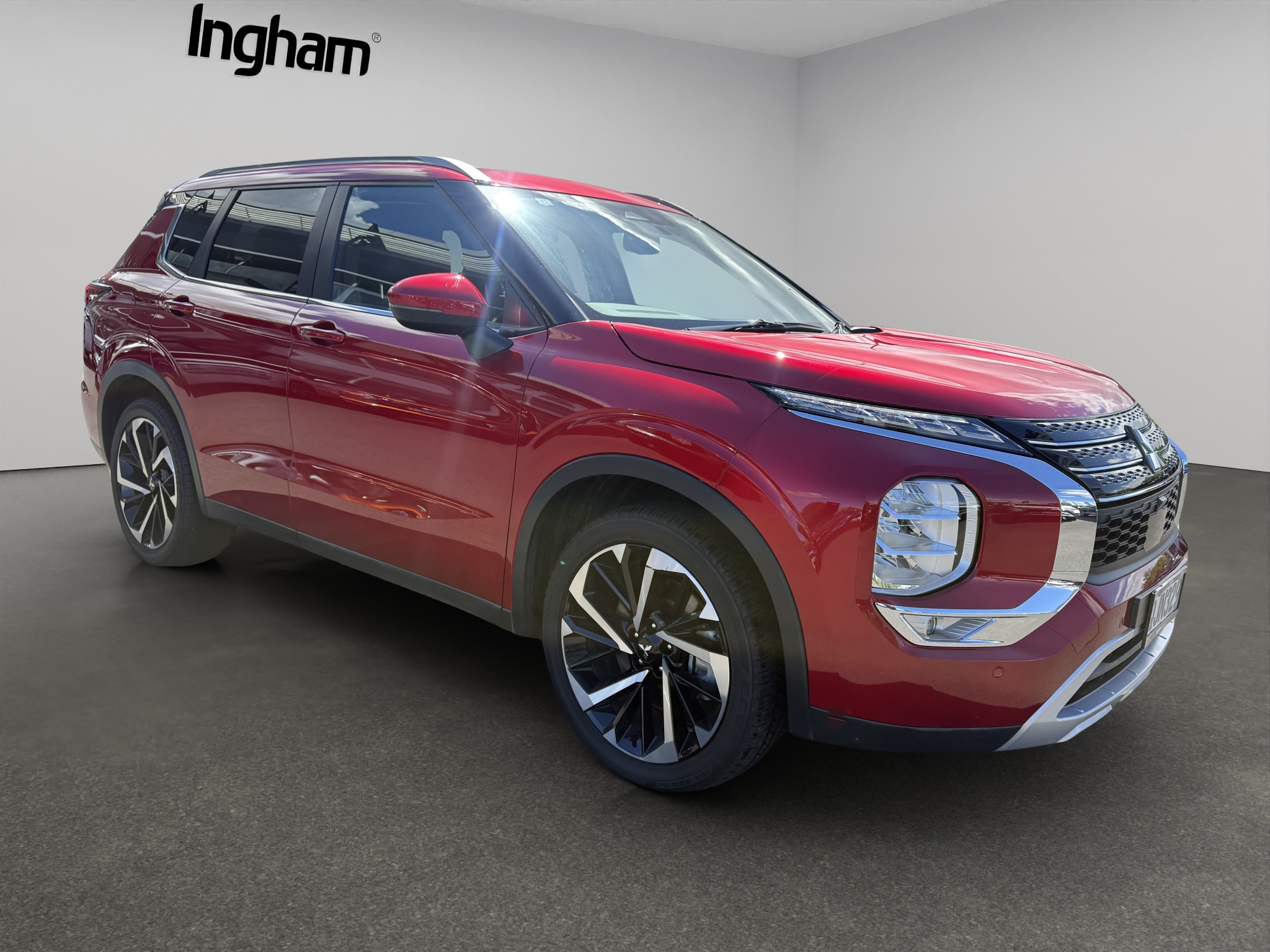 Mitsubishi Outlander 2024 | XLS, 2.5L Petrol, AWD, CVT, 7 Seat, SUV.