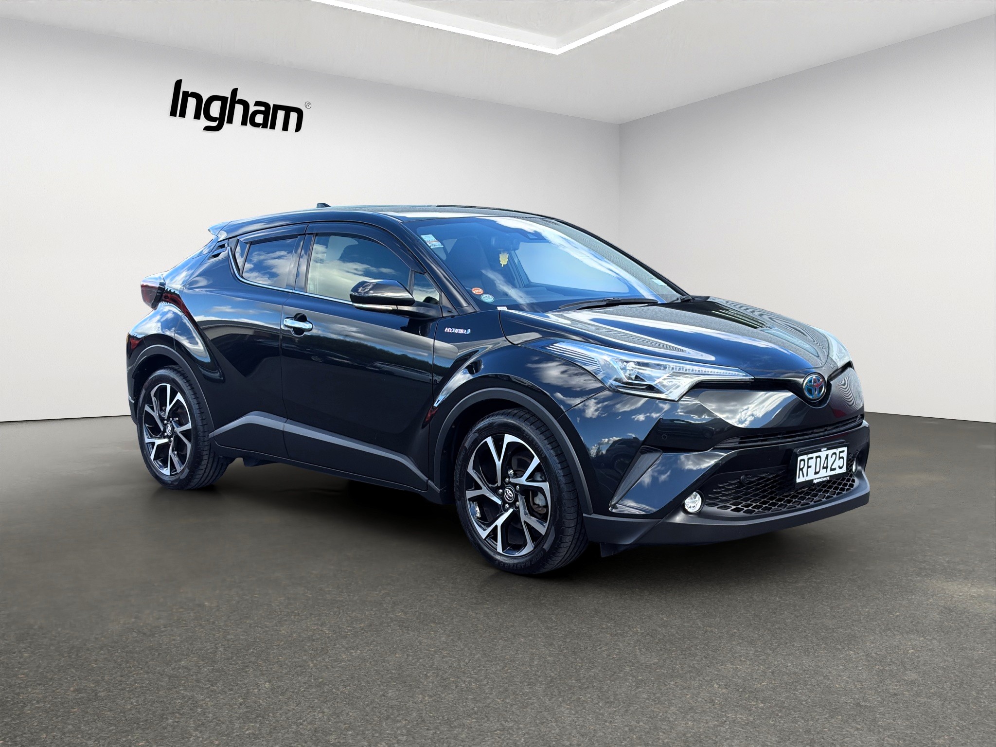 Toyota C-HR 2017 | 1.8L HYBRID, CVT,SUV.