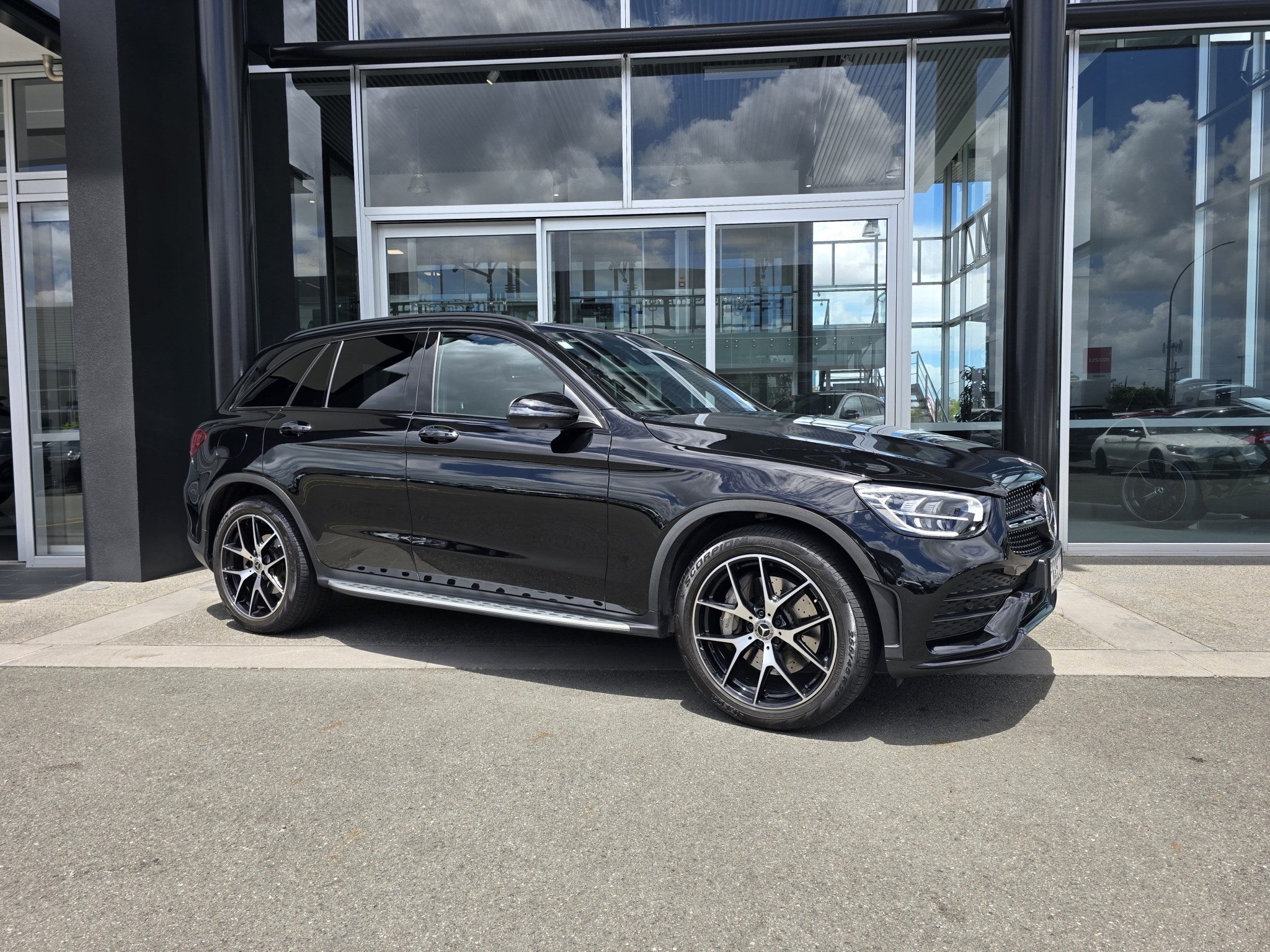 Mercedes-Benz GLC 300 2023 | 190KW 2.0L Turbo Petrol AMG LINE GLC300