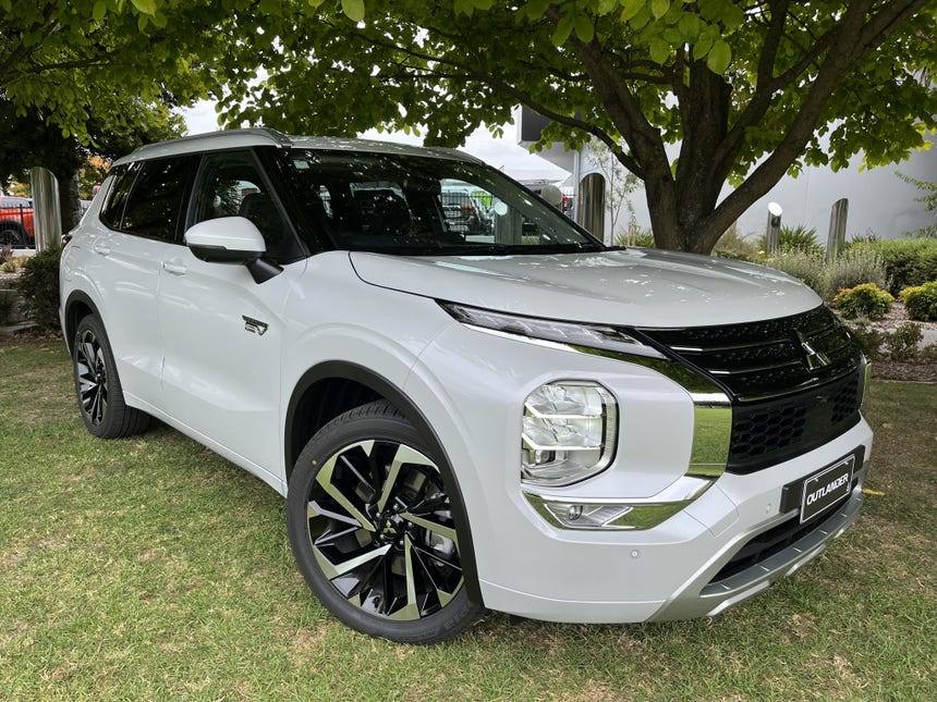 Mitsubishi Outlander 2023 | VRX PHEV/4WD/AUTO 7 SEAT Plug In Petrol Hybrid