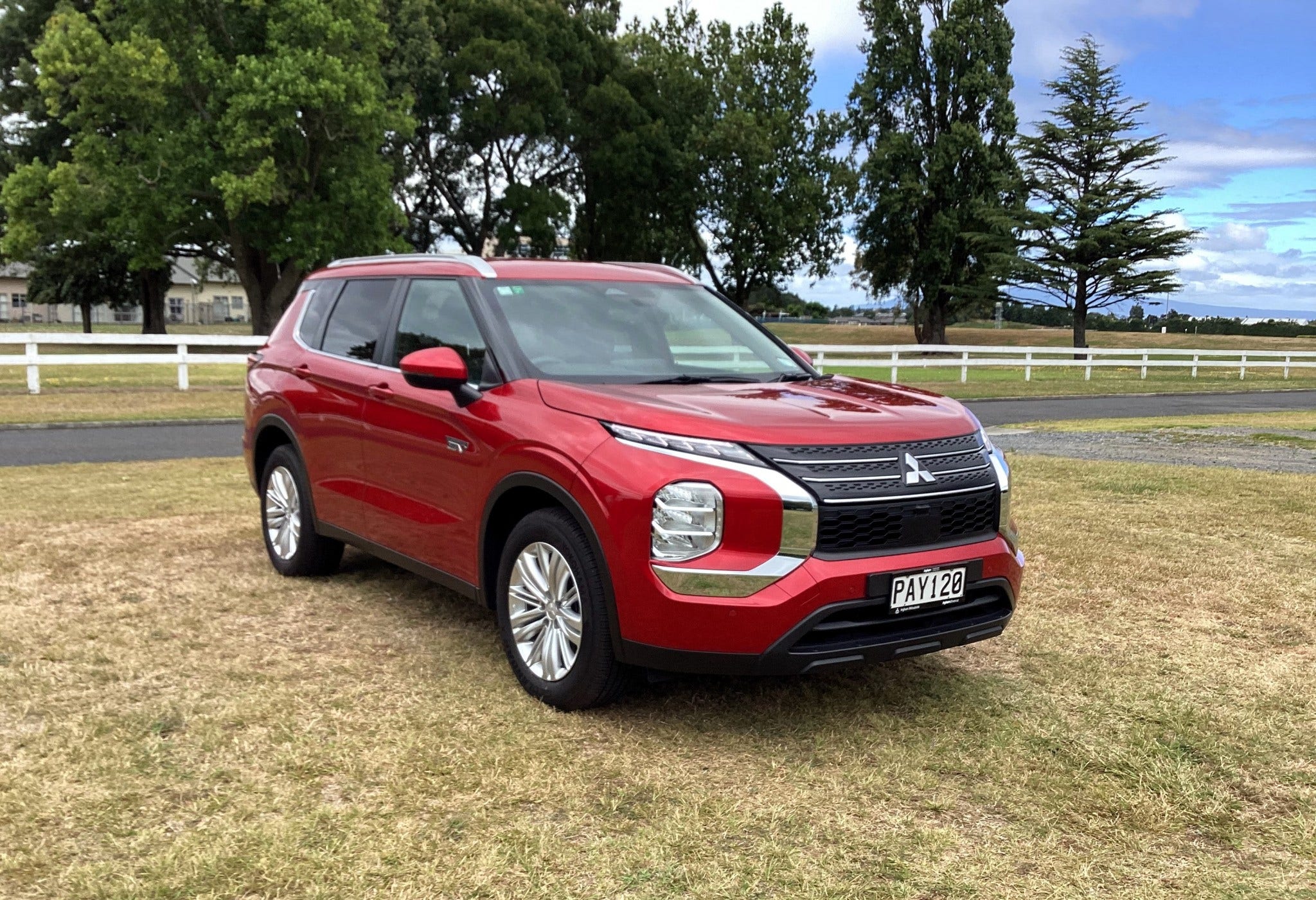 Mitsubishi Outlander 2022 | LS, PHEV, 4WD, CVT, SUV.