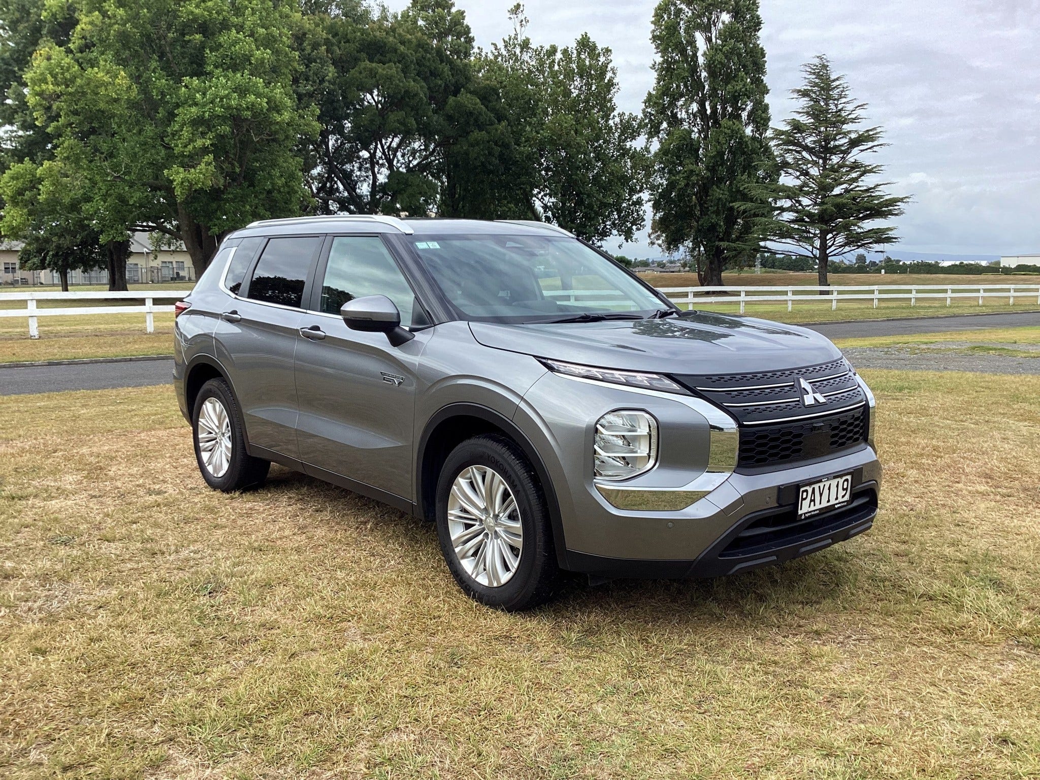 Mitsubishi Outlander 2022 | LS, PHEV, 4WD, CVT, SUV.