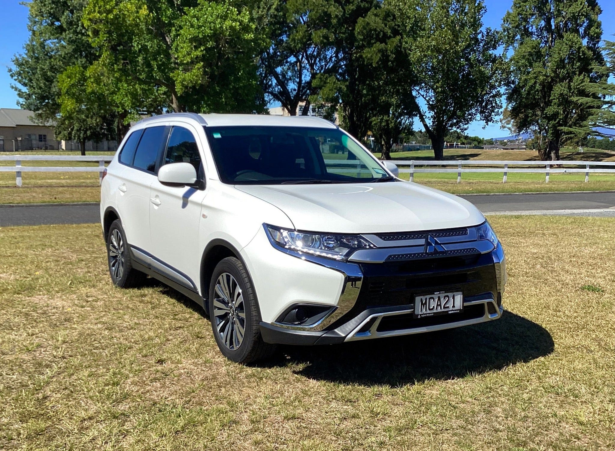 Mitsubishi Outlander 2019 | LS, 2.4L Petrol, CVT, 7 Seat, SUV.