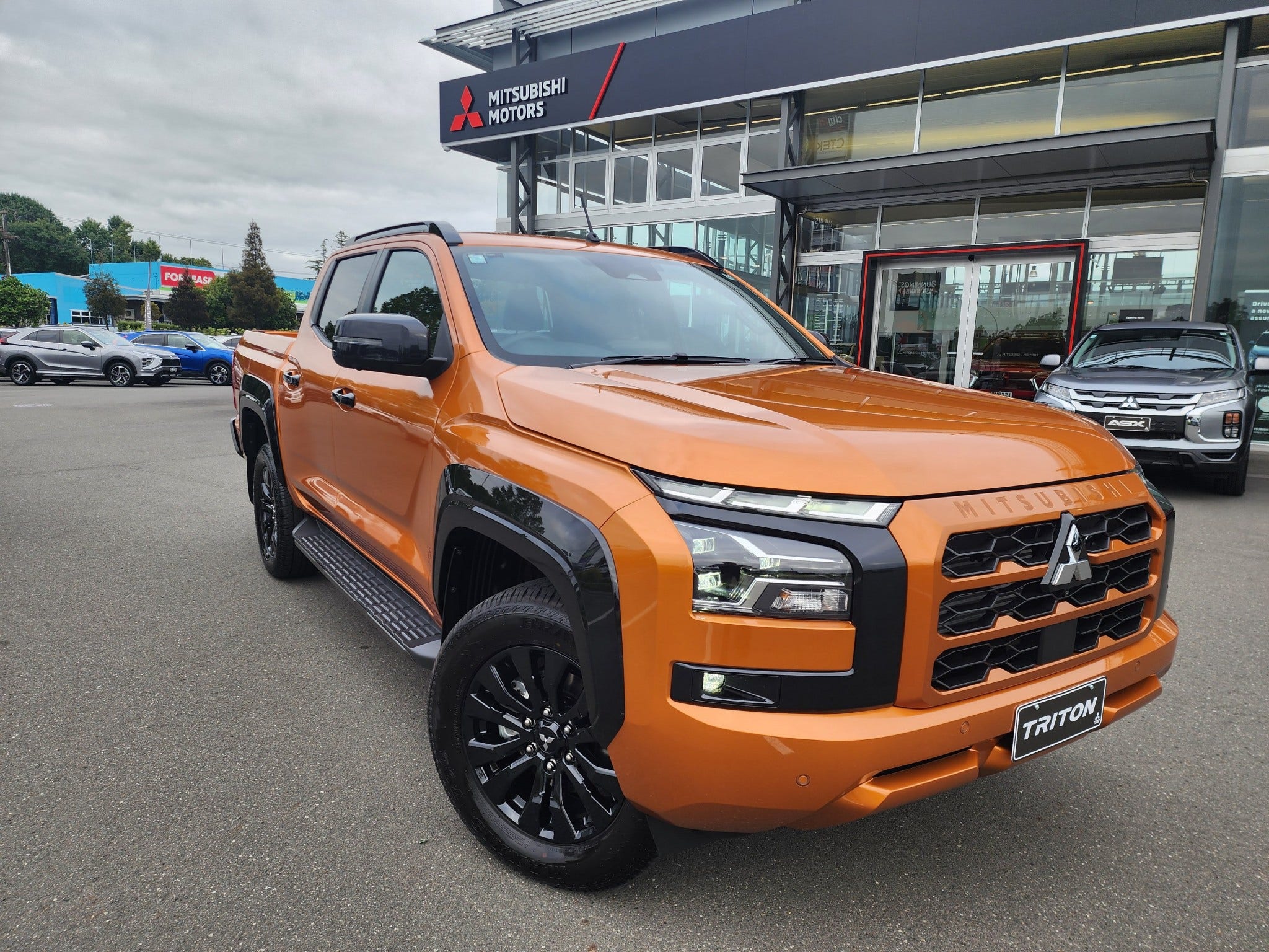 Mitsubishi Triton 2024 | VRX 2WD AUTO