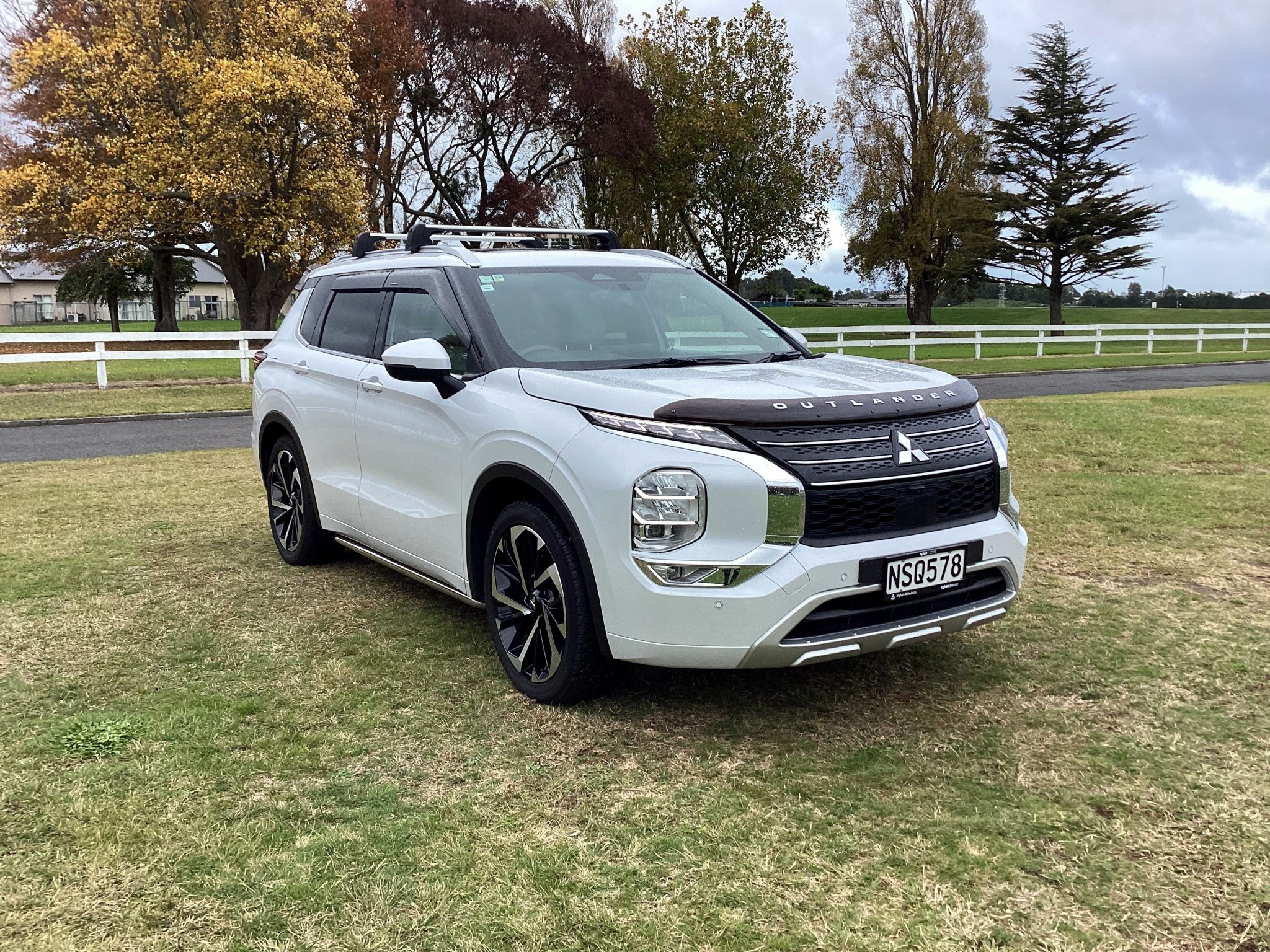 Mitsubishi Outlander 2021 | 4WD VRX, 2.5L Petrol, CVT, SUV.