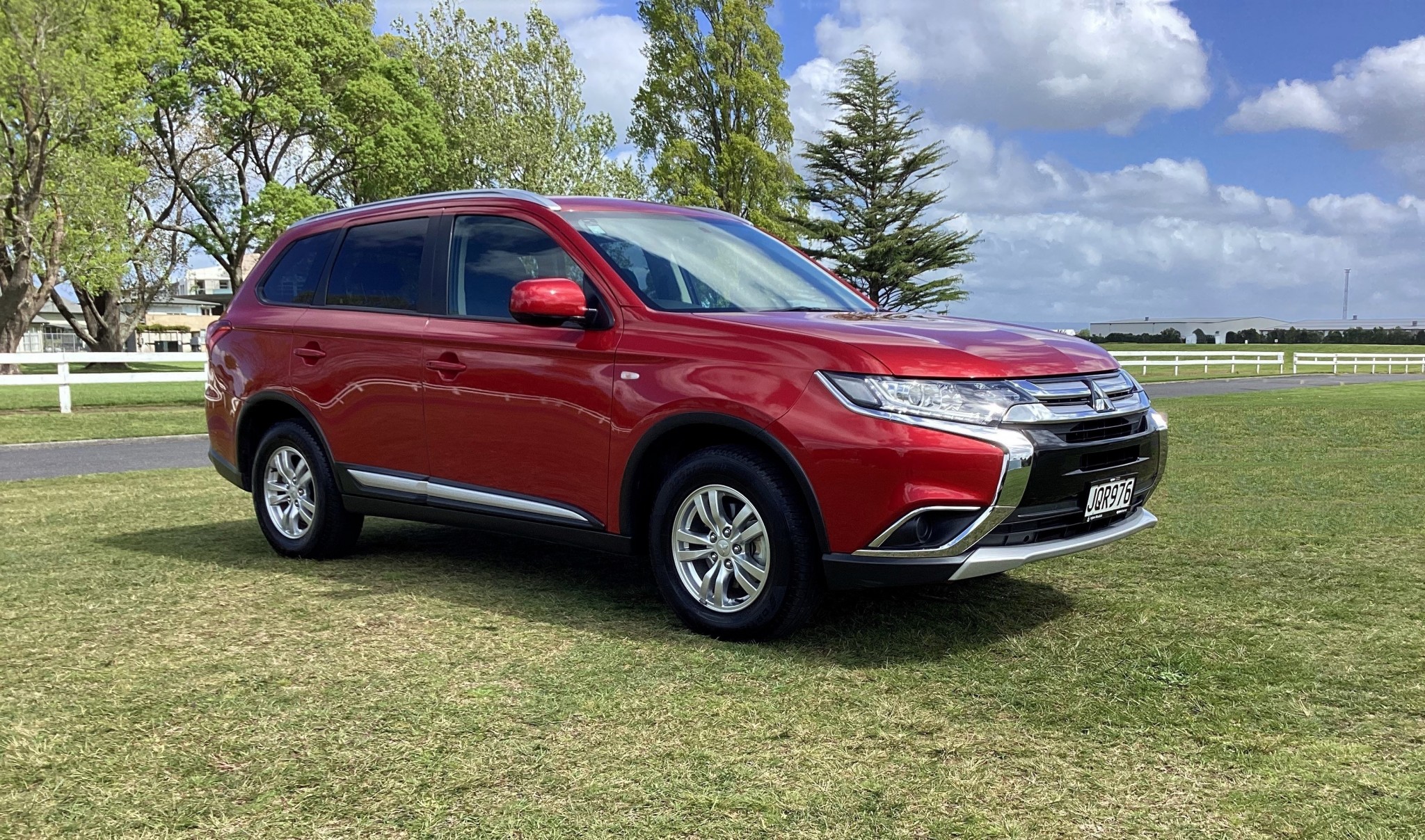 Mitsubishi Outlander 2016 | LS, 2.4L Petrol, 4WD, CVT, 5 Seat, SUV.