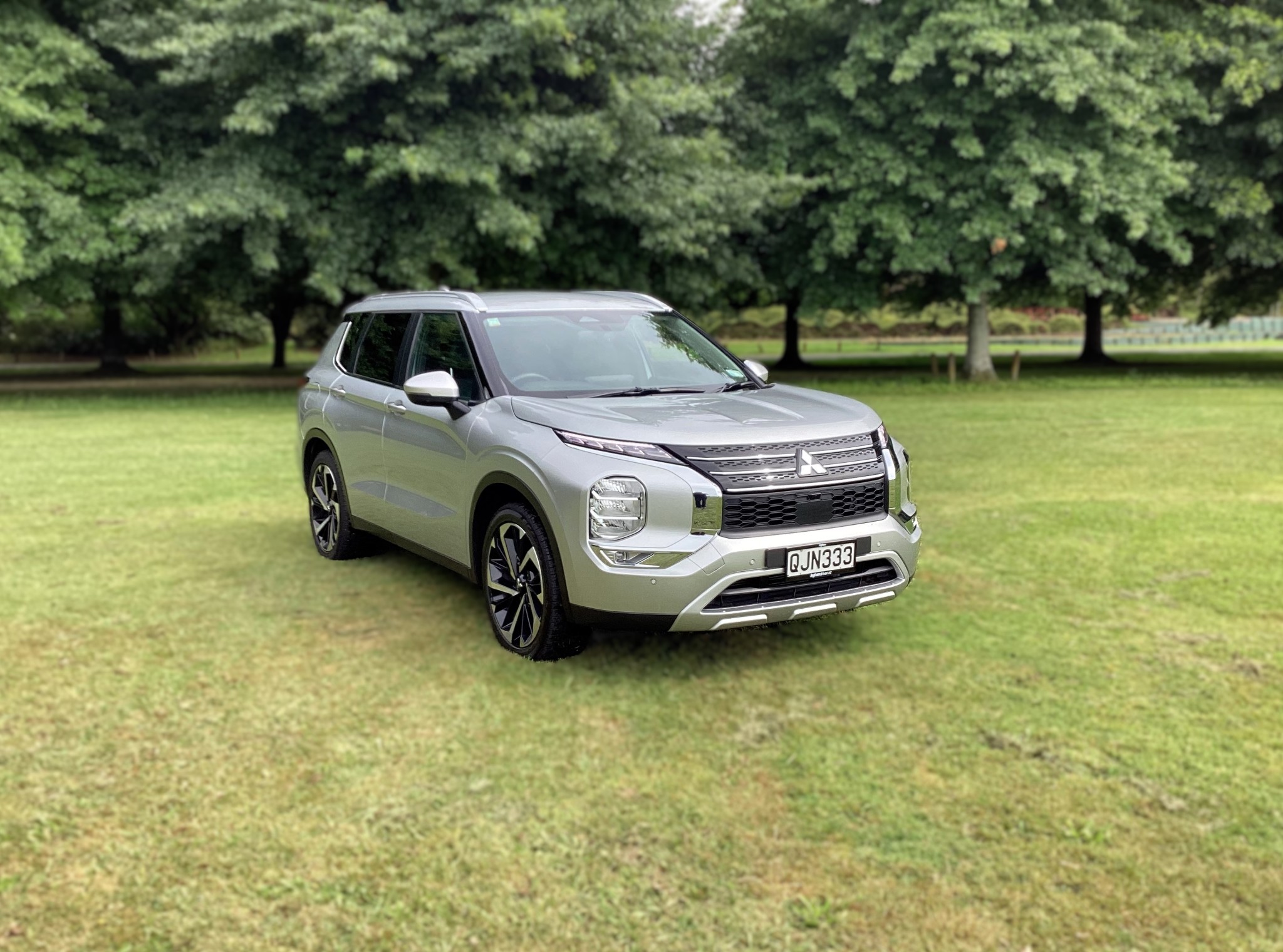 Mitsubishi Outlander 2024 | XLS, AWD, 2.5L Petrol, CVT, 7 Seat, SUV.