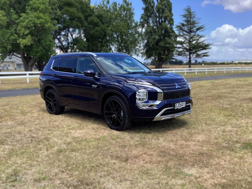 Mitsubishi Outlander 2023 | AWD, VRX PHEV, CVT, Plug in Hybrid, 7 Seat ...