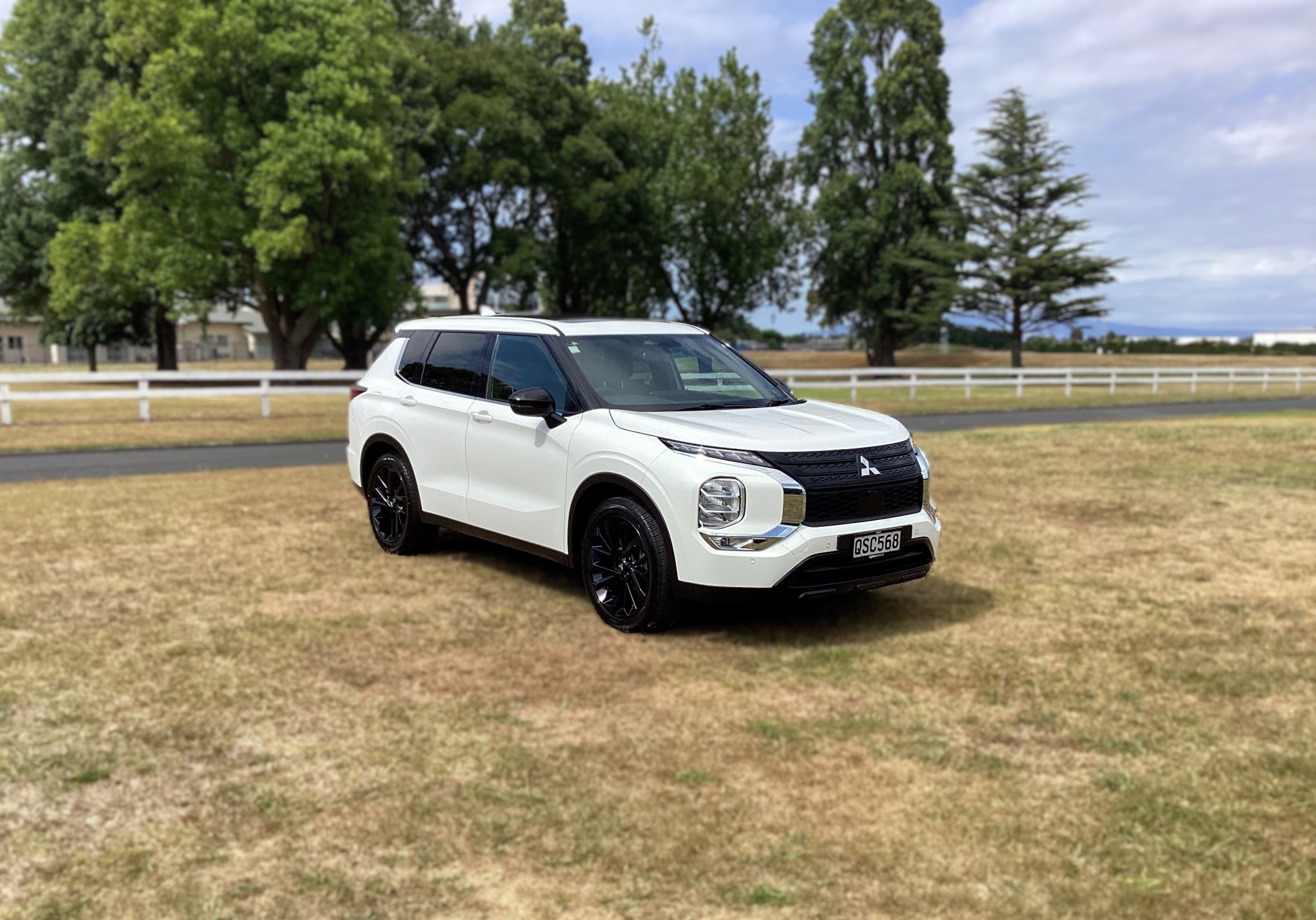 Mitsubishi Outlander 2024 | SPORT, 2.5L Petrol, CVT, FWD, 7 Seat, SUV.