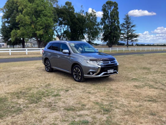 Mitsubishi Outlander 2017 | VRX, 4WD, Auto, Plug-In Hybrid, SUV.