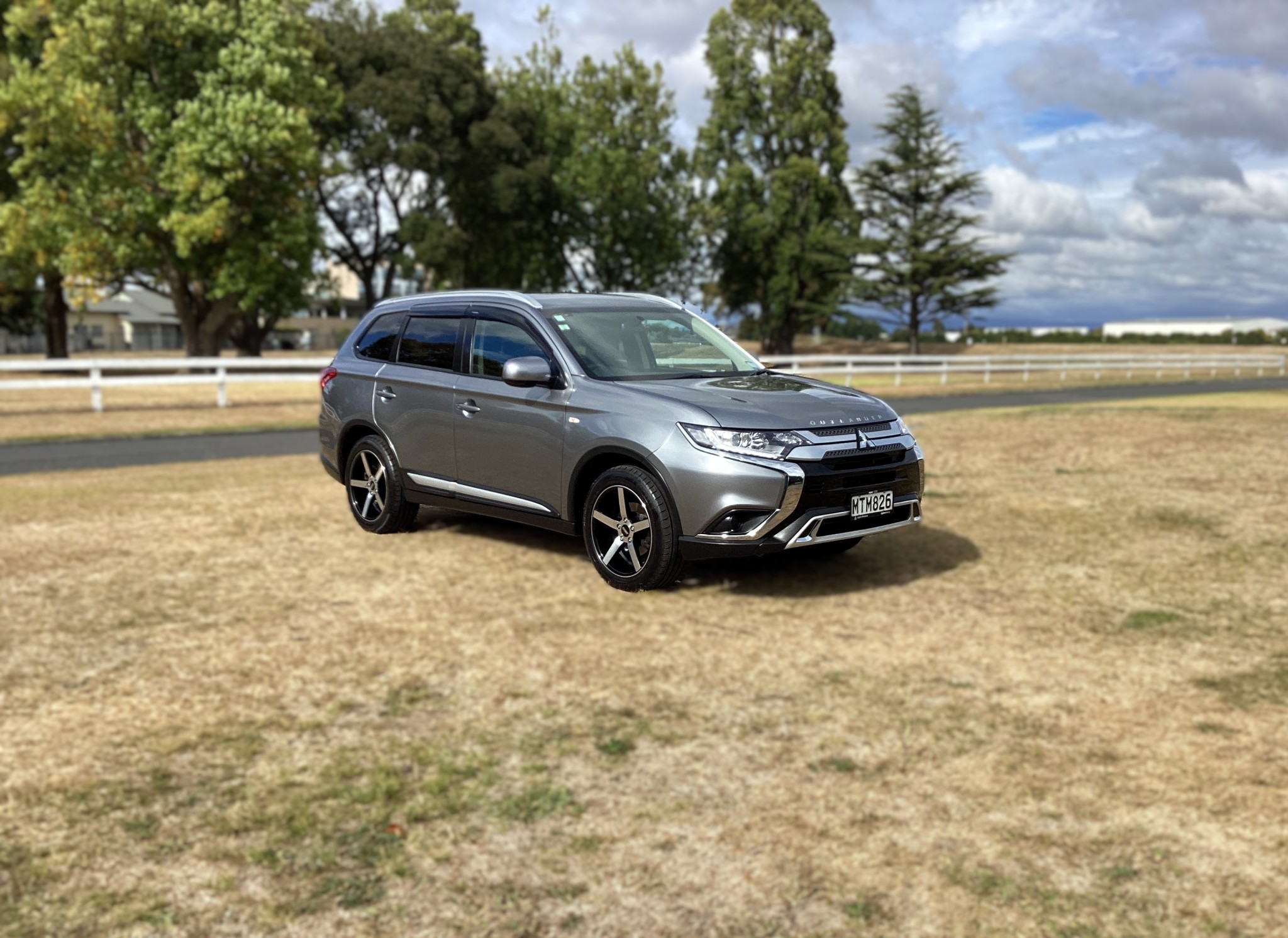 Mitsubishi Outlander 2020 | LS, 2.4L Petrol, CVT, 7 Seat, SUV.