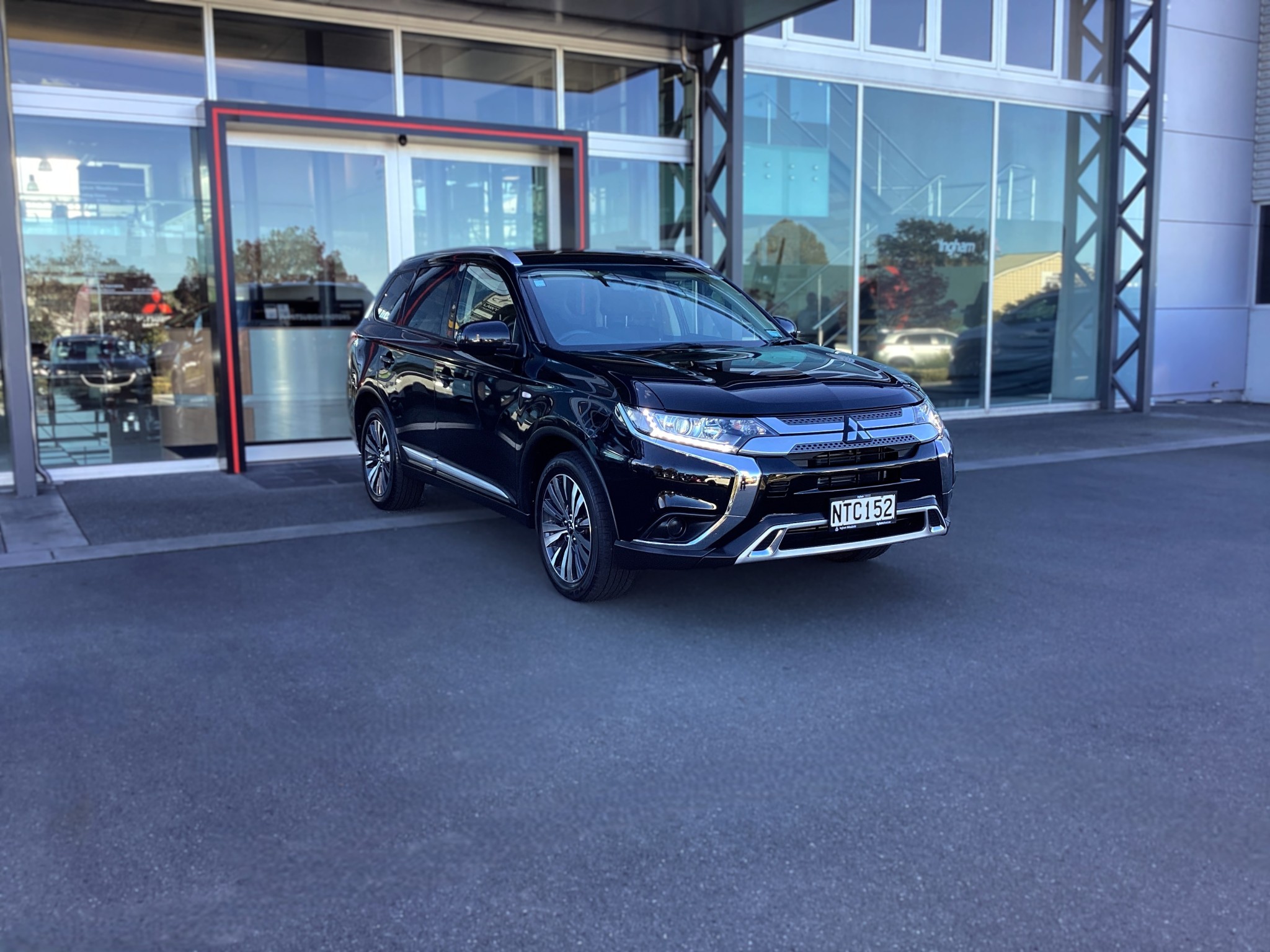 Mitsubishi Outlander 2021 | LS, 2.4L Petrol, CVT, 7 Seat, SUV.