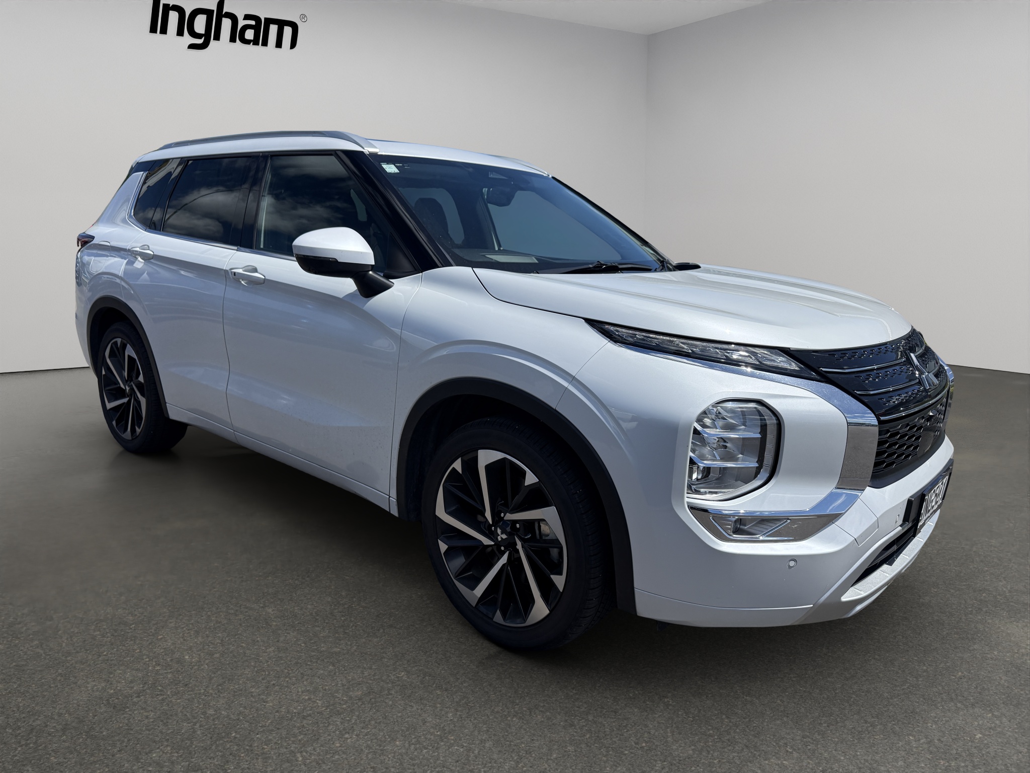 Mitsubishi Outlander 2024 | VRX, 2.5L Petrol, AWD, CVT, 7 Seat, SUV.