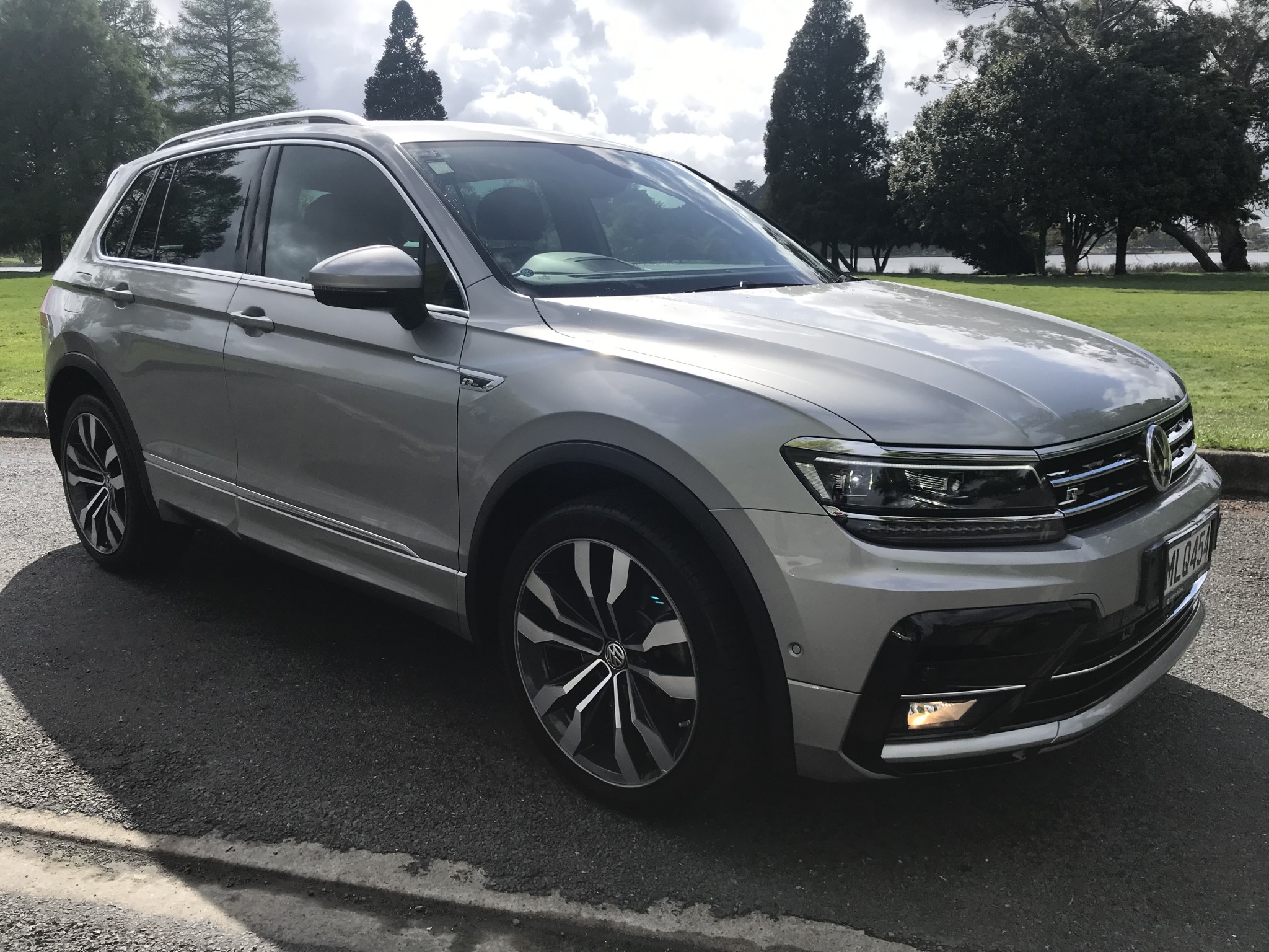 Volkswagen Tiguan 2019 | TSI R-LINE 4MOTION 2