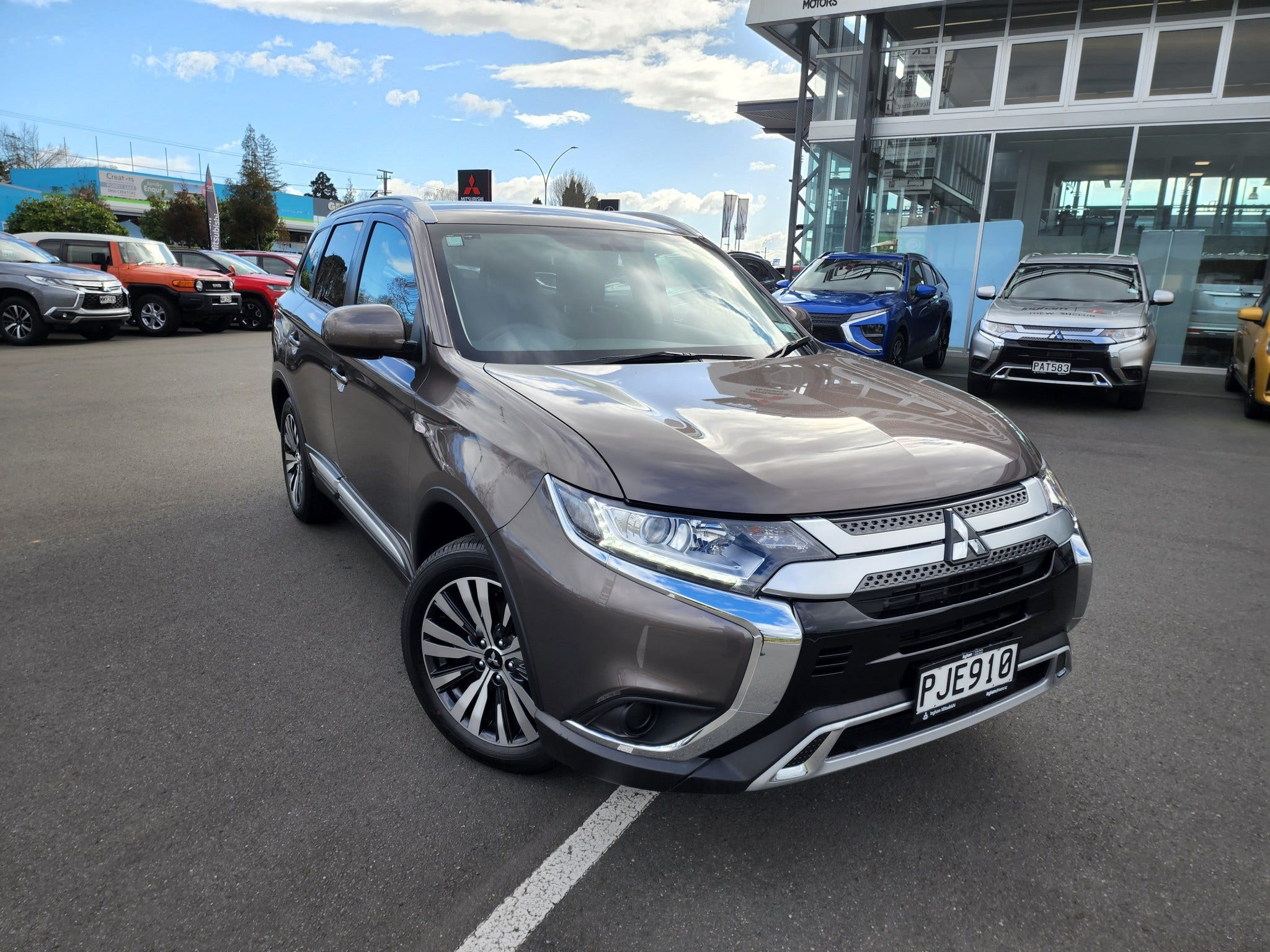 Mitsubishi Outlander 2022 | LS 2.4P 2WD 7 Seater