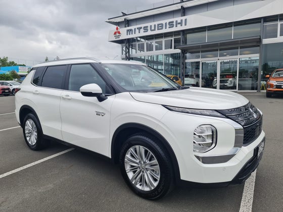 Mitsubishi Outlander 2022 | LS PHEV 4WD