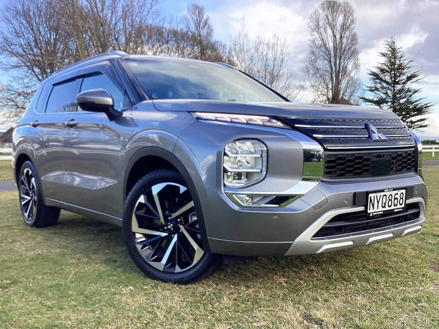 Mitsubishi Outlander 2021 | VRX, 2.5L Petrol, CVT, SUV.