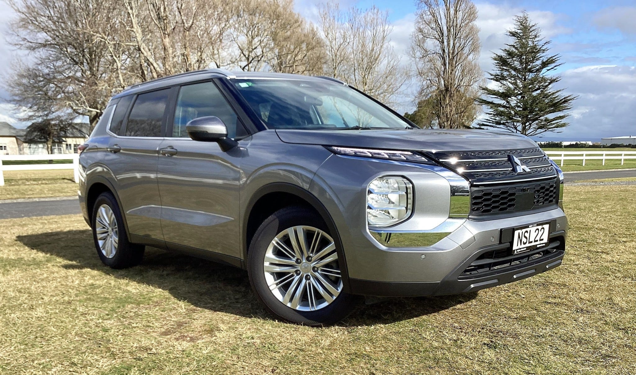 Mitsubishi Outlander 2021 | LS 2.5L Petrol, CVT, 4WD, SUV.