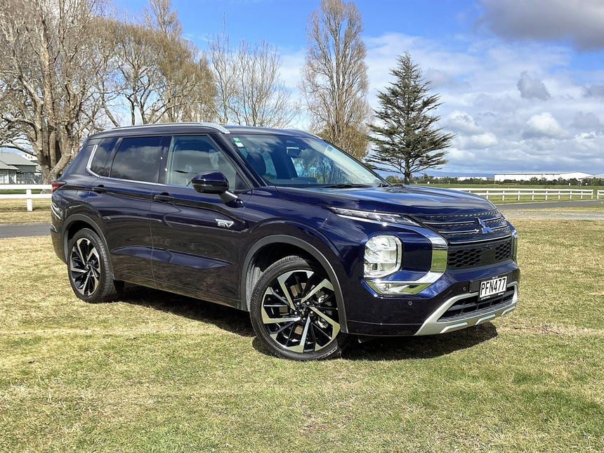 Mitsubishi Outlander 2022 | VRX PHEV, 4WD, 7 Seat, SUV.