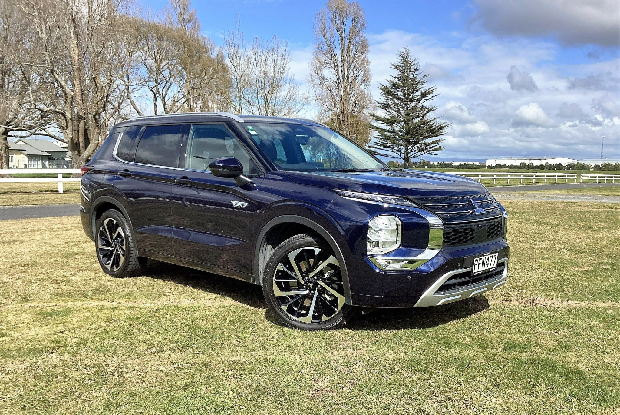 Mitsubishi Outlander 2022 | VRX PHEV, 4WD, 7 Seat, SUV.