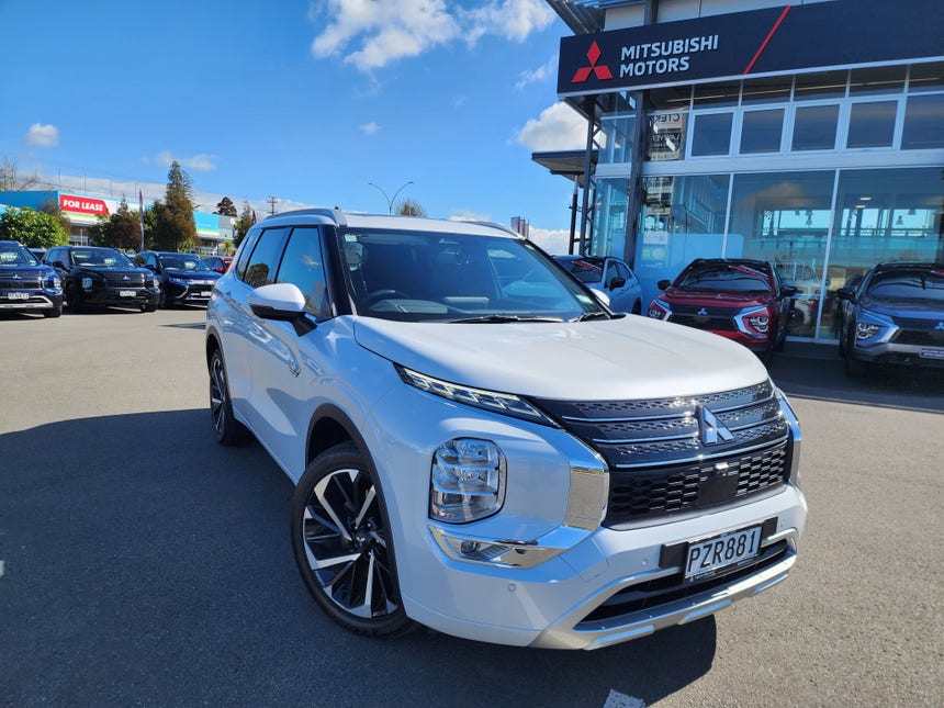 Mitsubishi Outlander 2023 | VRX PHEV 4WD