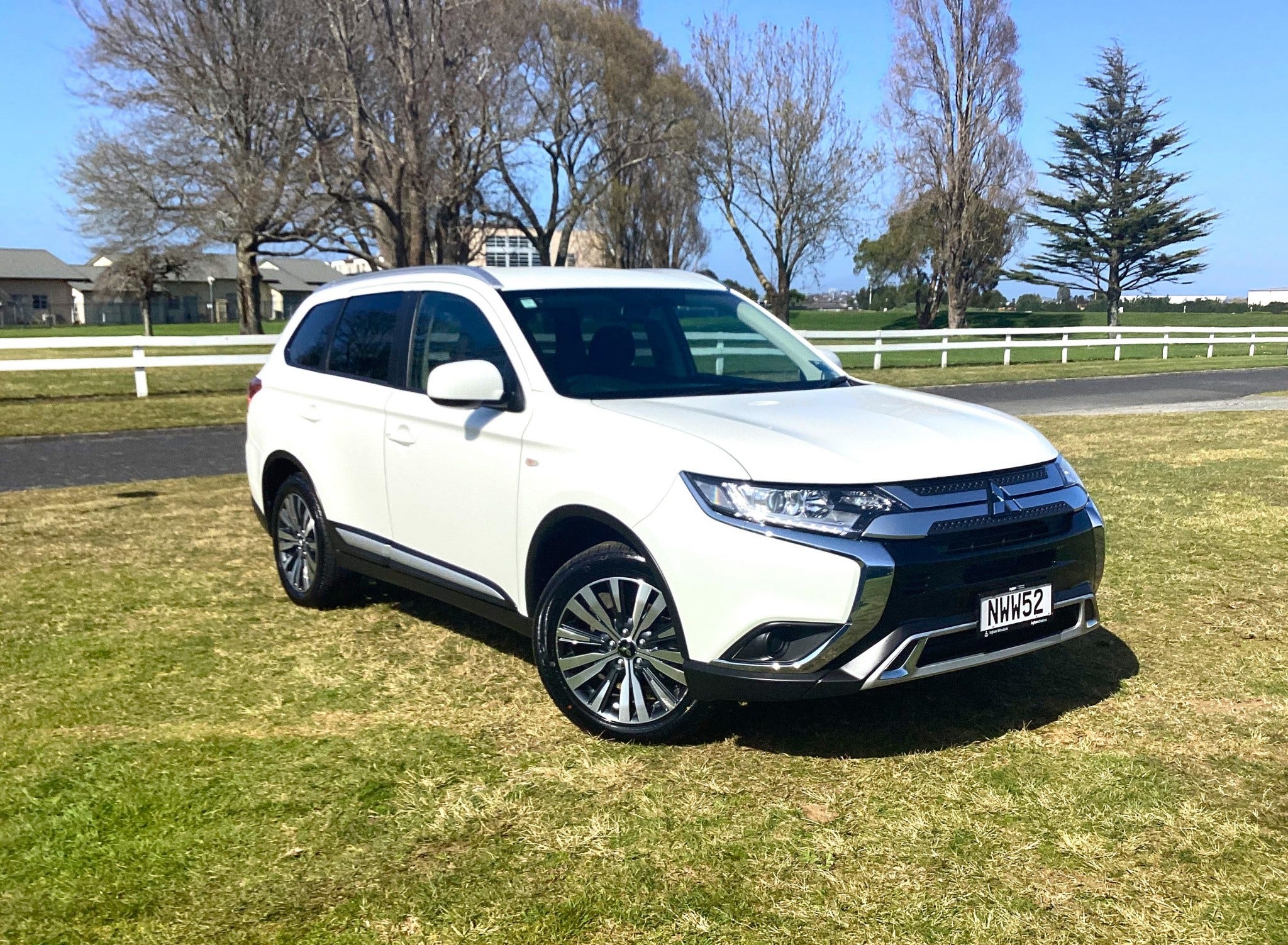 Mitsubishi Outlander 2021 | LS 2.4L Petrol, CVT, 7 Seat, SUV.