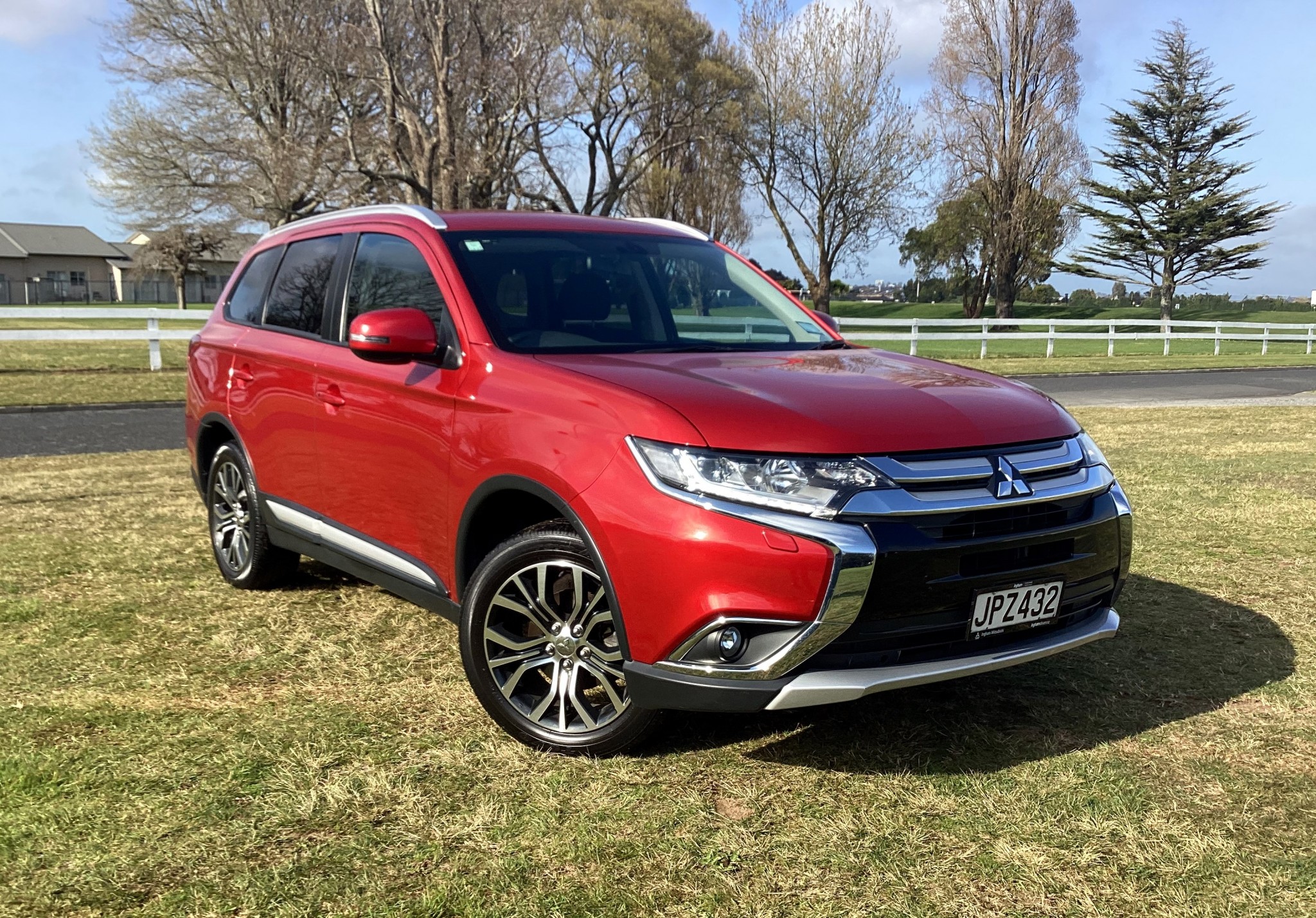 Mitsubishi Outlander 2016 | XLS, 2.4L Petrol, CVT, 4WD, 7 Seat, SUV.