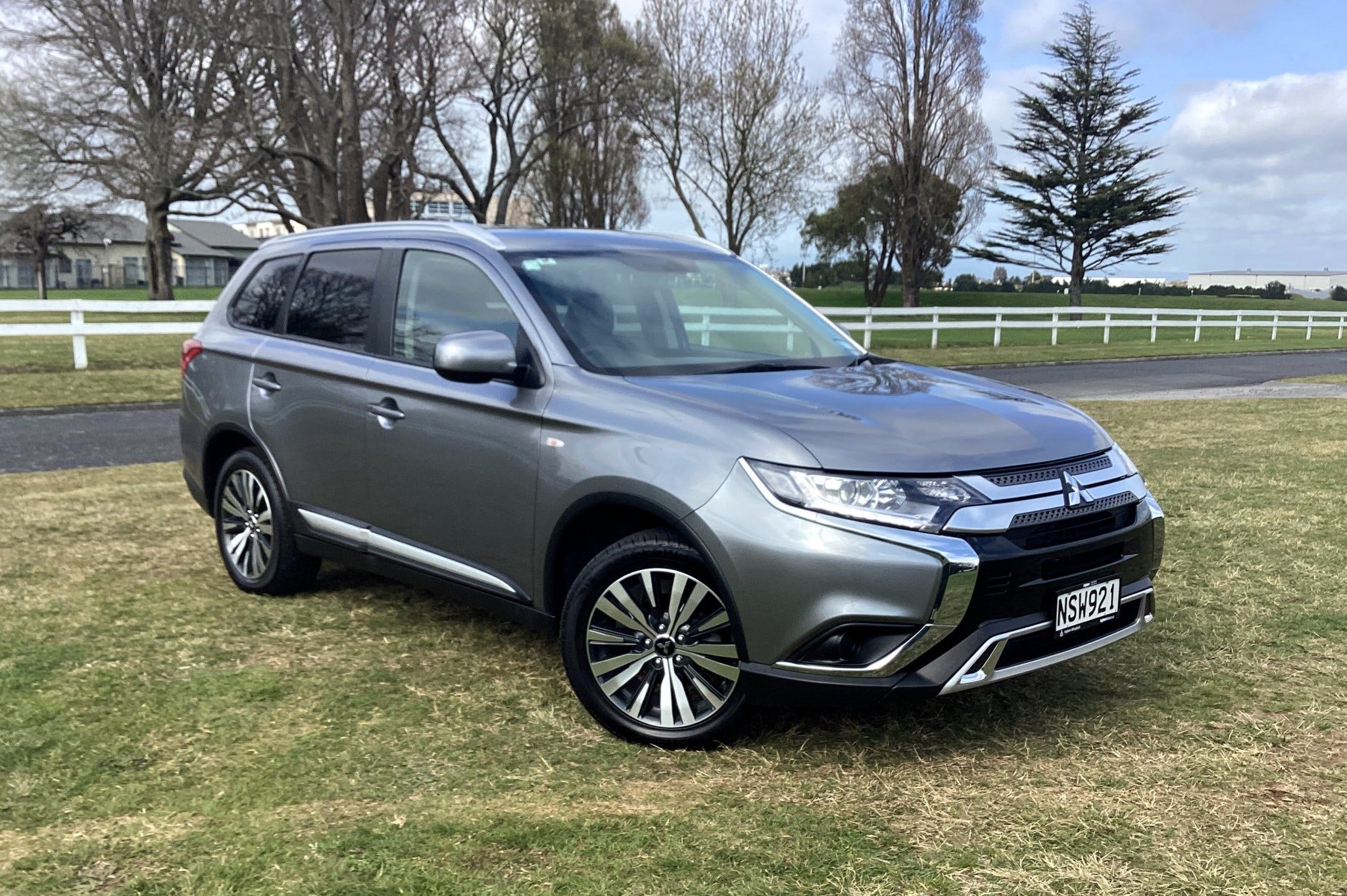 Mitsubishi Outlander 2021 | LS, 2.4L Petrol, CVT, 7 Seats, SUV.