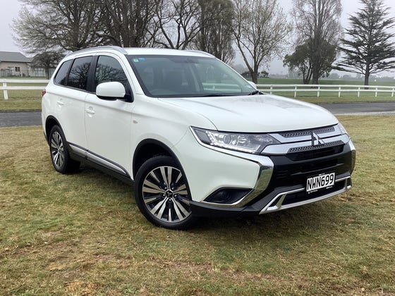 Mitsubishi Outlander 2021 | LS, 2.4L Petrol, CVT, 7 Seats, SUV.