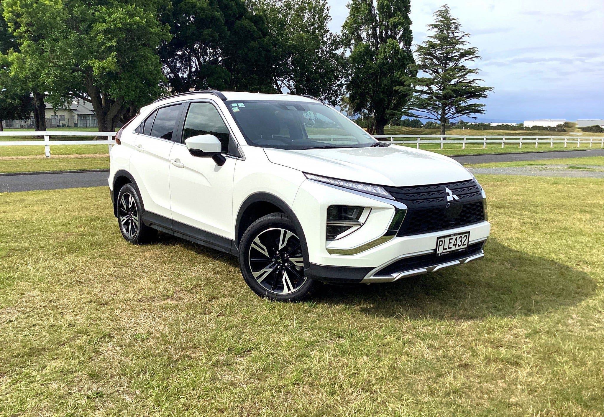 Mitsubishi Eclipse Cross 2022 | XLS, 1.5L Petrol, 4WD, 8 Stage CVT, SUV.