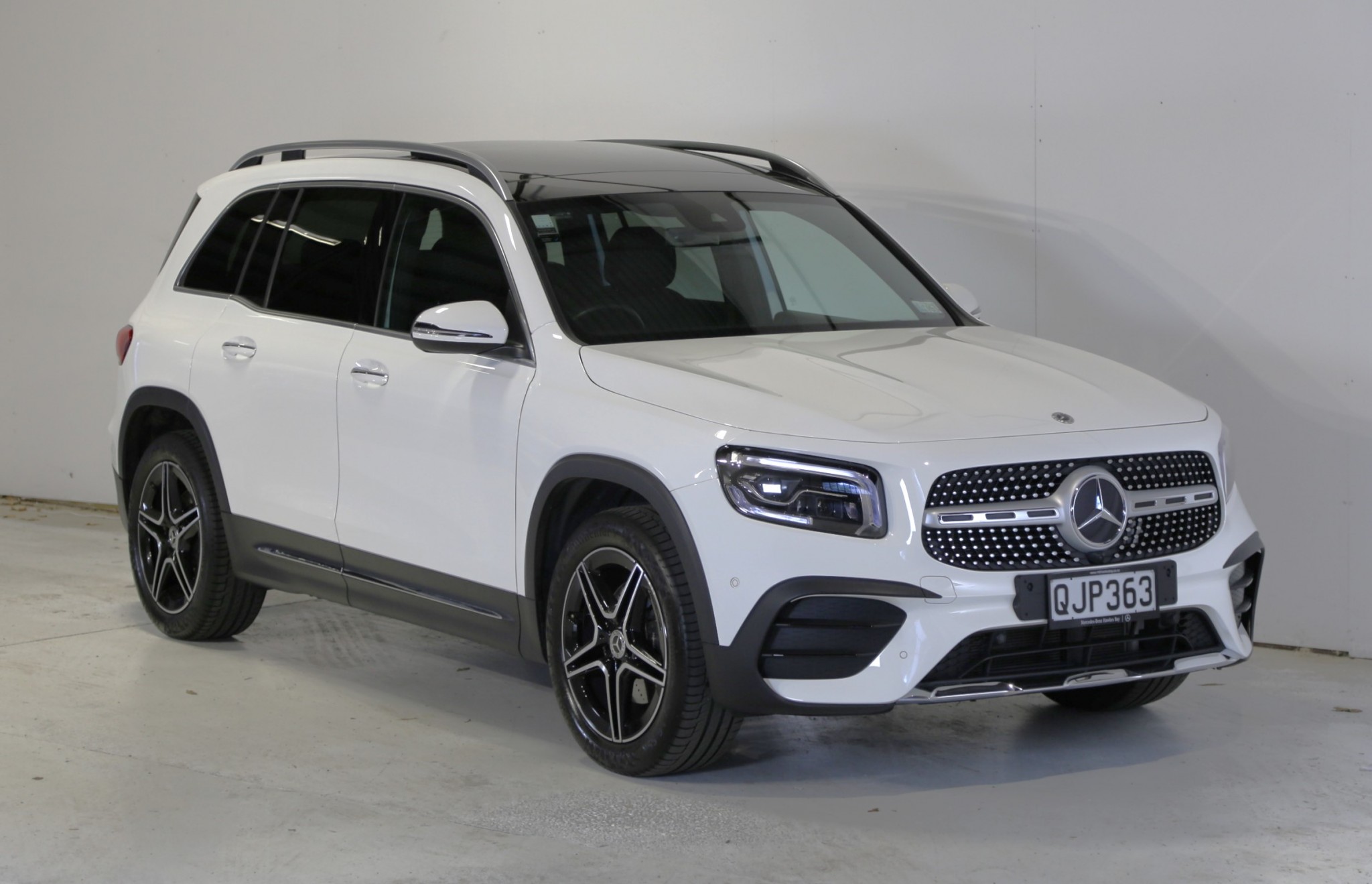 Mercedes-Benz GLB 200 2023 | NZ New AMG Line 7 seats MBUX