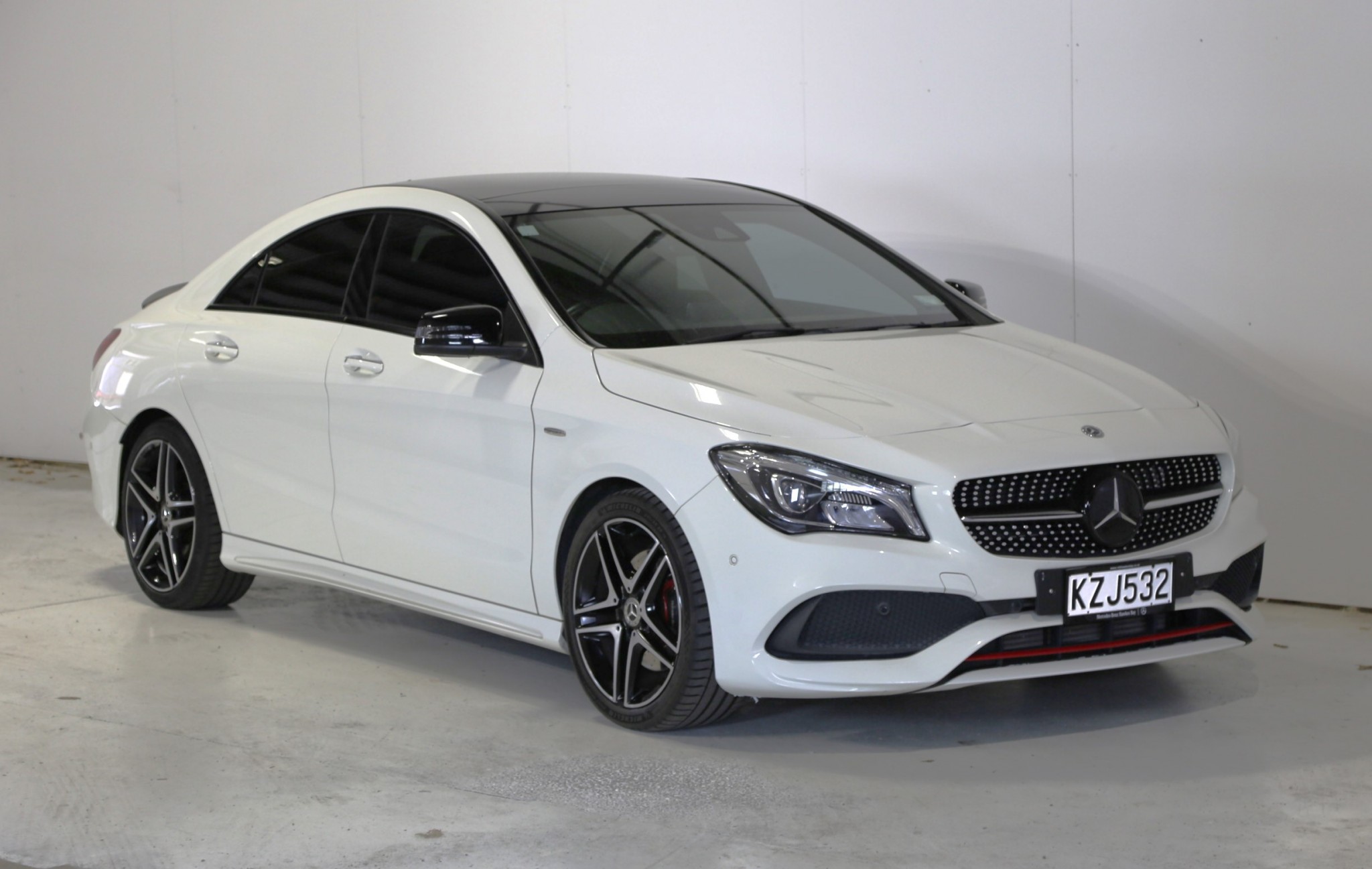 Mercedes-Benz CLA 250 2017 | NZ New AMG Line 160Kw Carplay