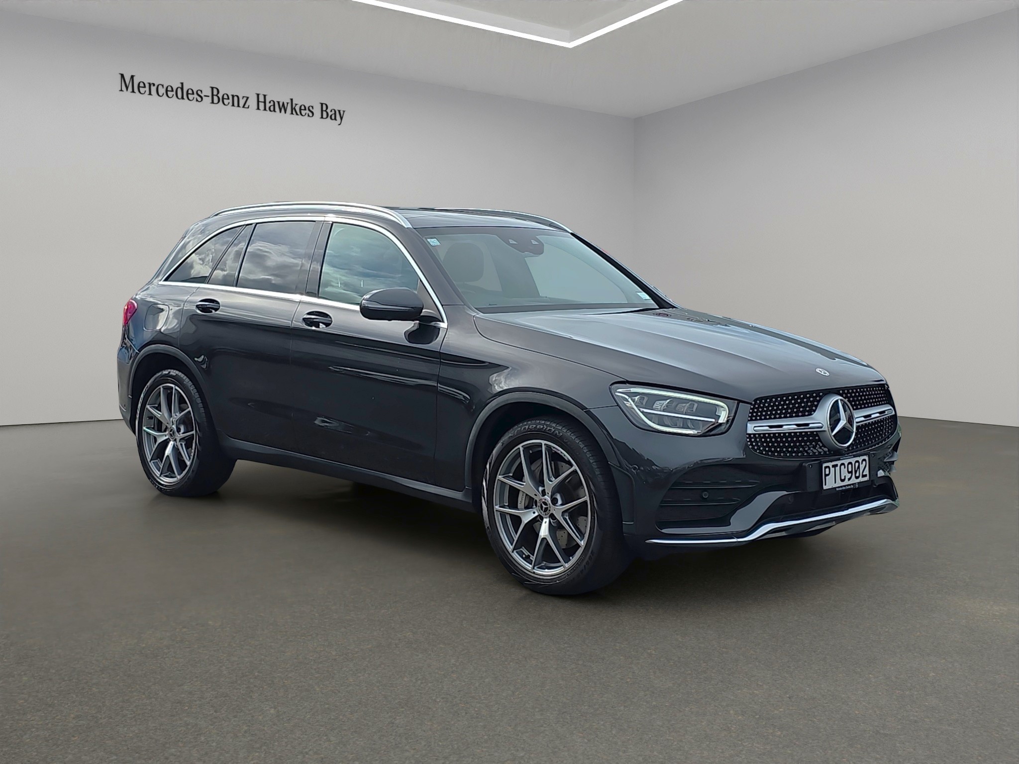 Mercedes-Benz GLC 200 2023 | 145Kw AMG Line Vision Pack Nz New
