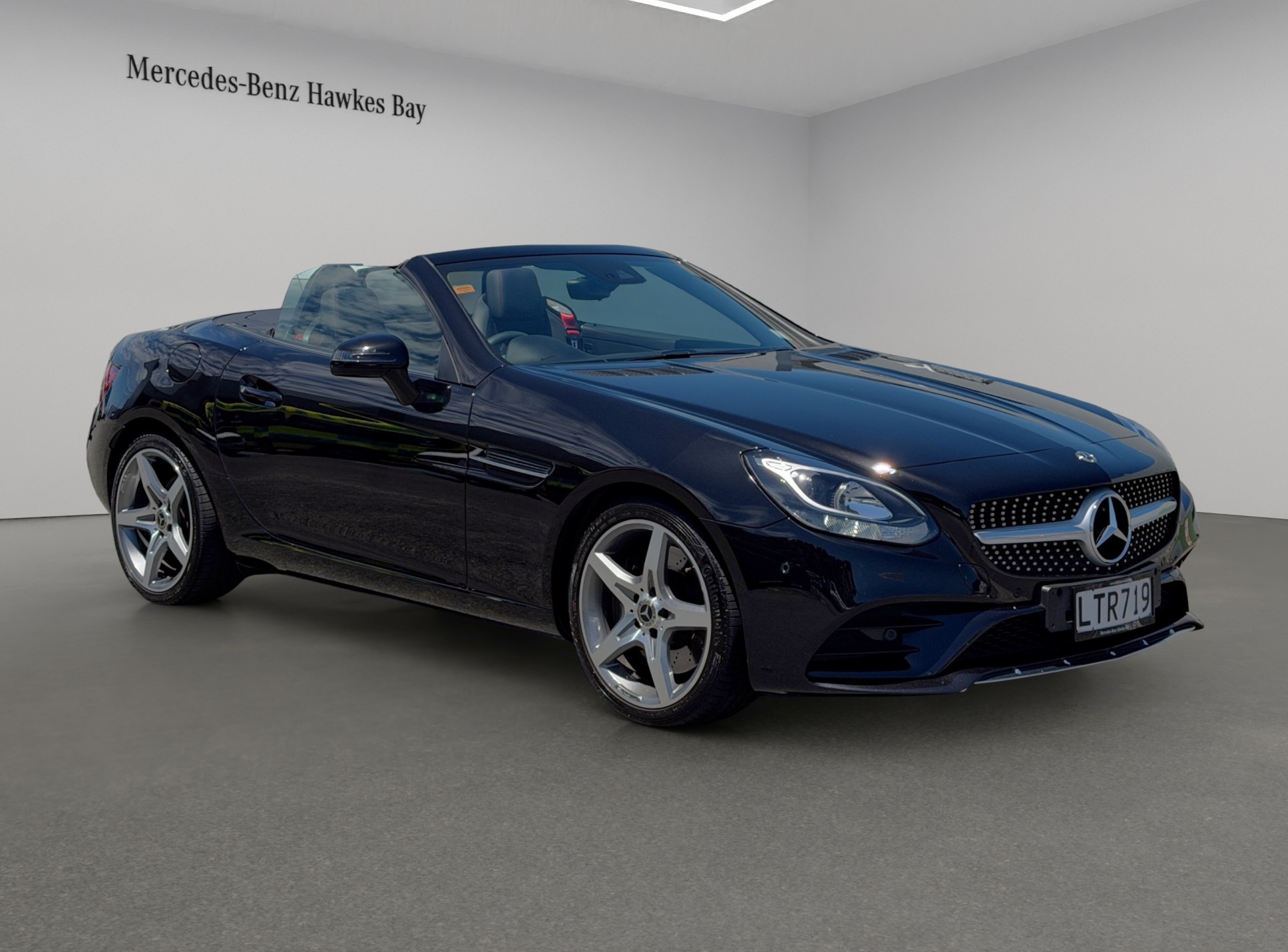 Mercedes-Benz SLC 180 2019 | NZ New Sports Pack Hard Top Convertable
