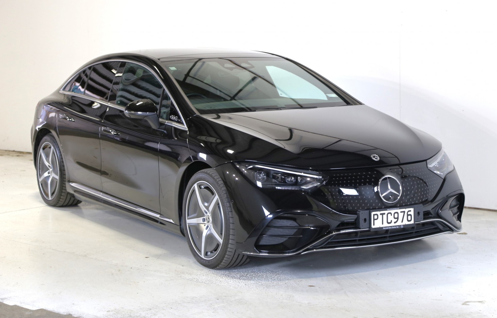 Mercedes-Benz EQE 2023 | 300,AMG Line,Urban Guard,Demo