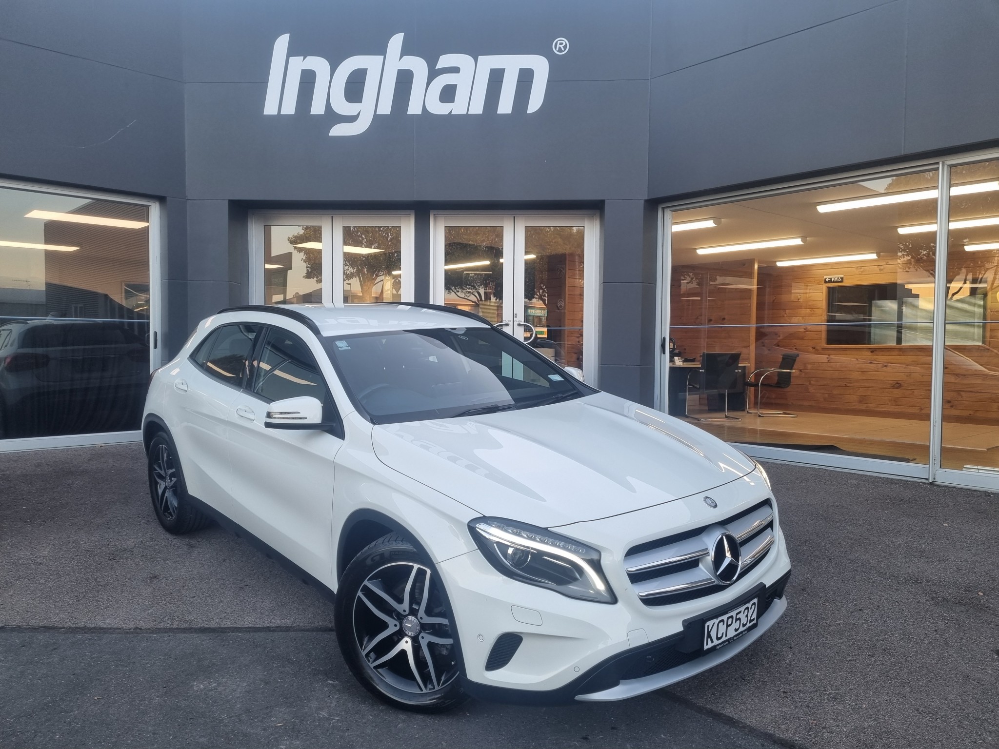 Mercedes-Benz GLA 180 2016 | 1.6P 7AT Hatch SUV