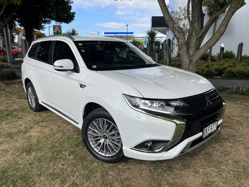 Mitsubishi Outlander 2020 | XLS 94KW/PHEV/4WD/AT AUTO 2.4