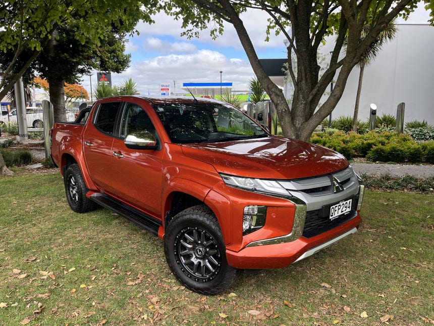 Mitsubishi Triton 2023 | DC GLXR 6AT 2.4D/4WD AUTO TURBO DIESEL