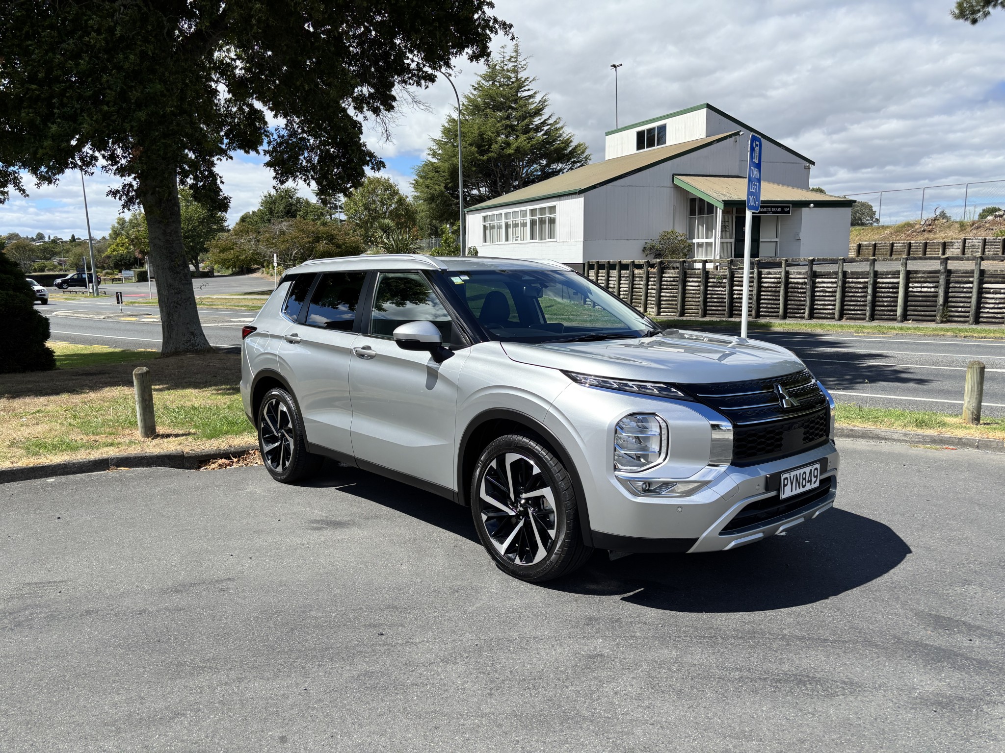 Mitsubishi Outlander 2023 | XLS 2.5P/4WD/CVT AUTO 7 SEAT 4X4