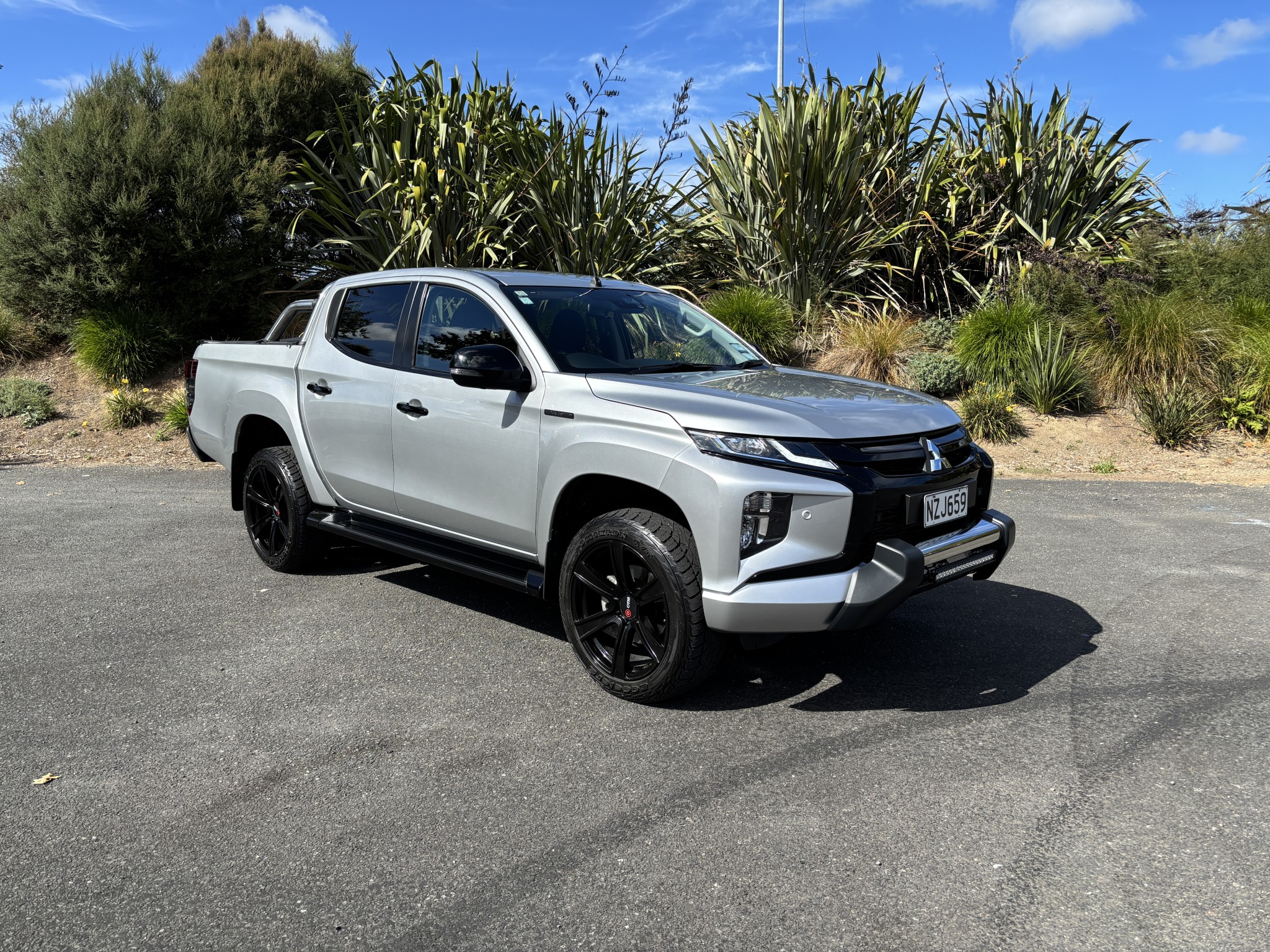 Mitsubishi Triton 2022 | DC GLSB 4WD 6AT 2.4D AUTO 4WD BLACK EDITION